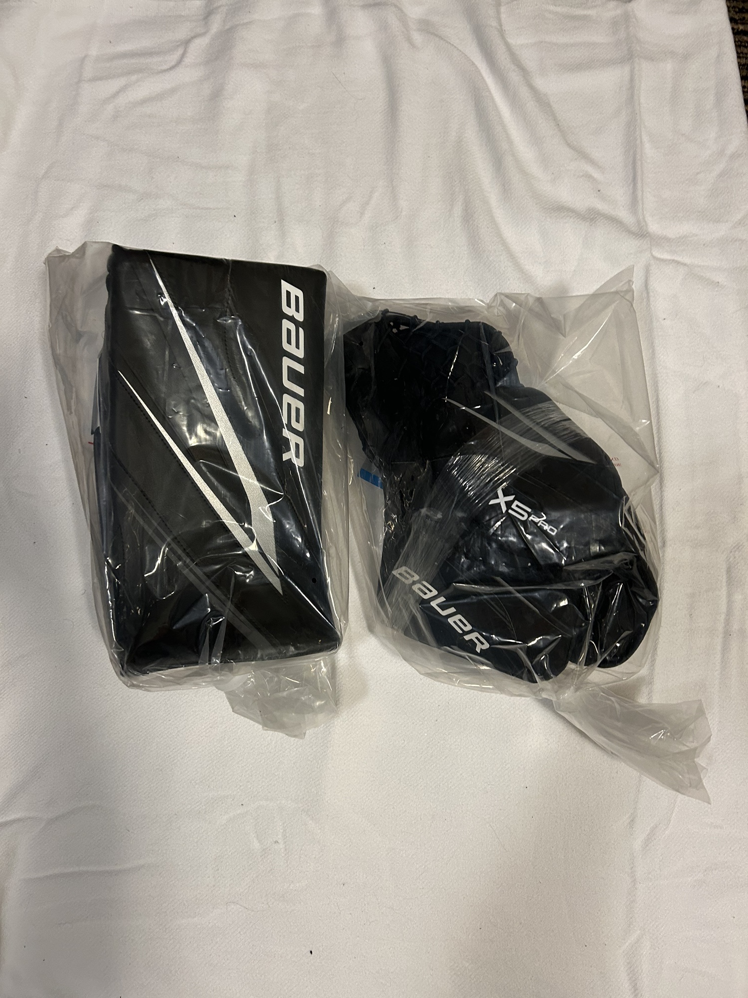 Bauer Vapor X5 Pro Goalie Glove & Blocker Sr. *Please read ad* Glove ...
