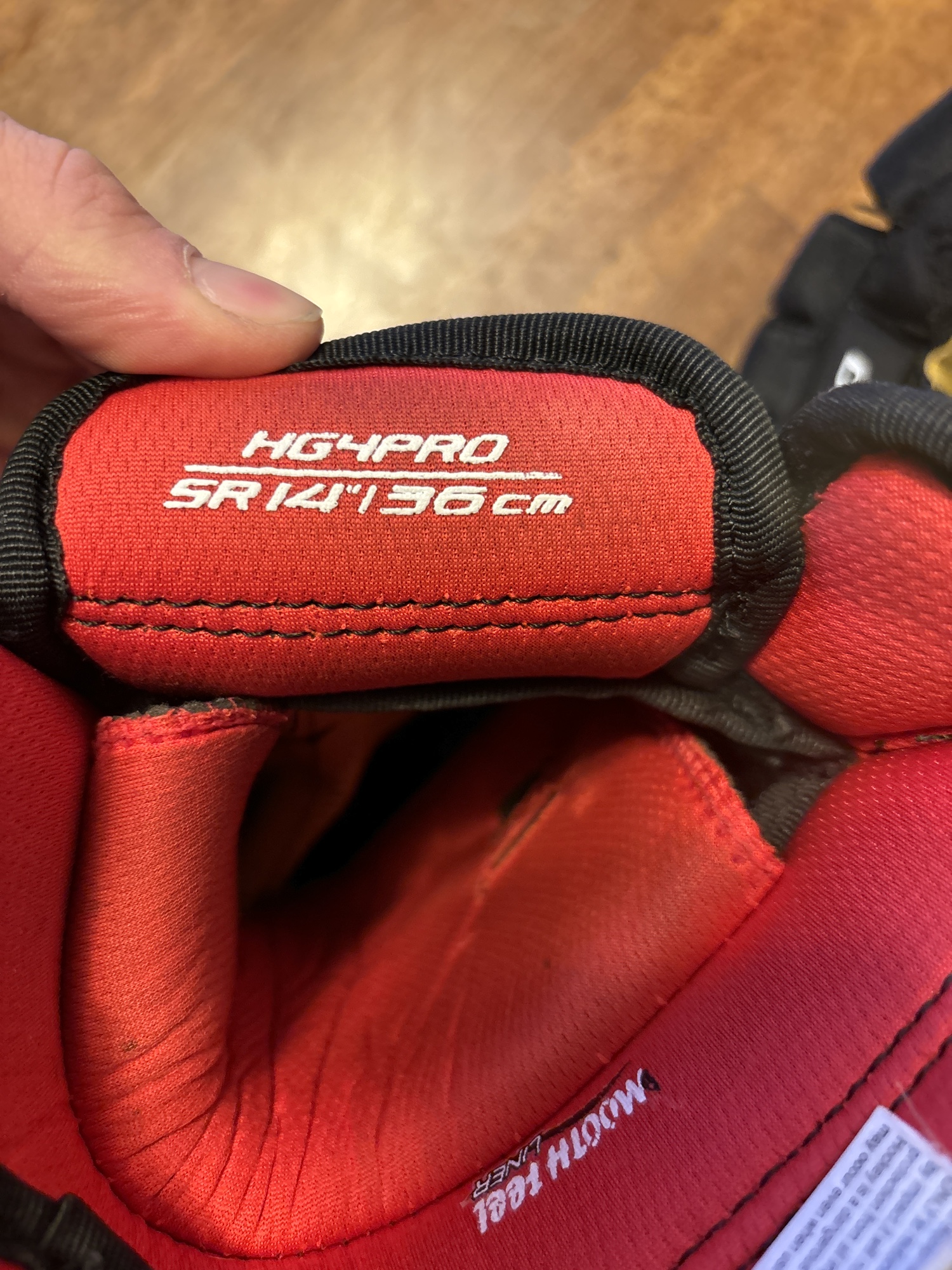 CCM 14" 4R Pro2 Gloves | SidelineSwap