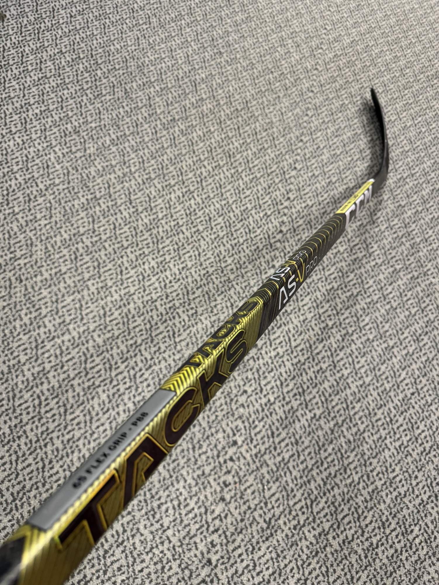 CCM AS-V Pro 65 flex P88 curve right hand stick | SidelineSwap