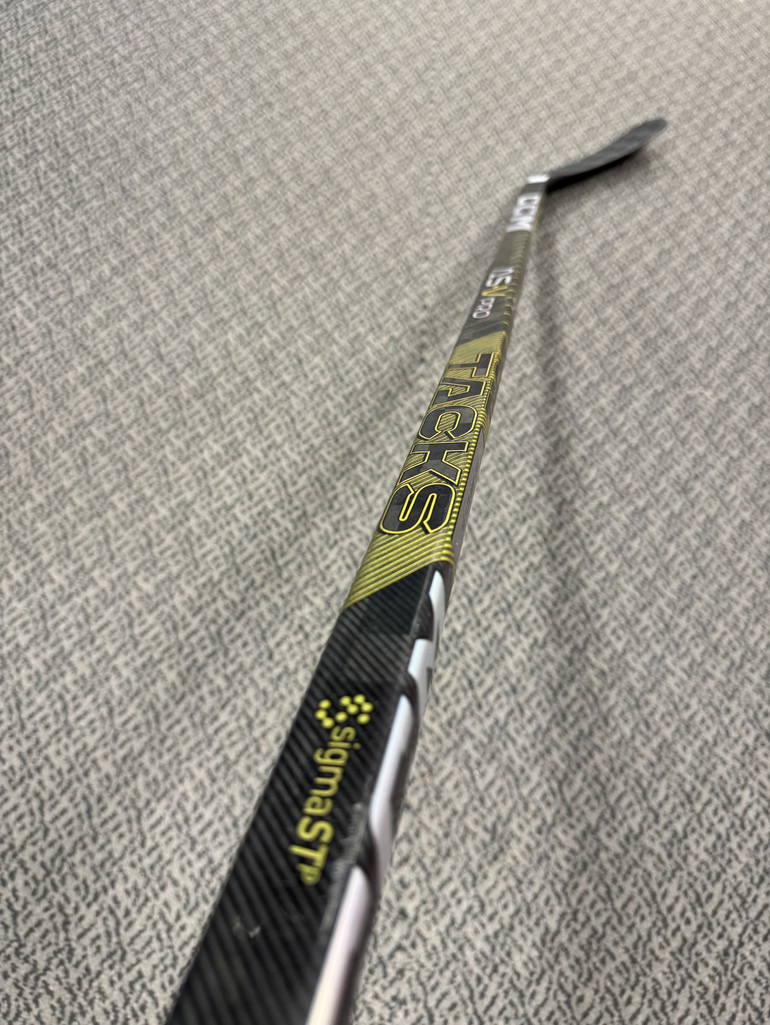 CCM AS-V Pro 65 flex P88 curve right hand stick | SidelineSwap