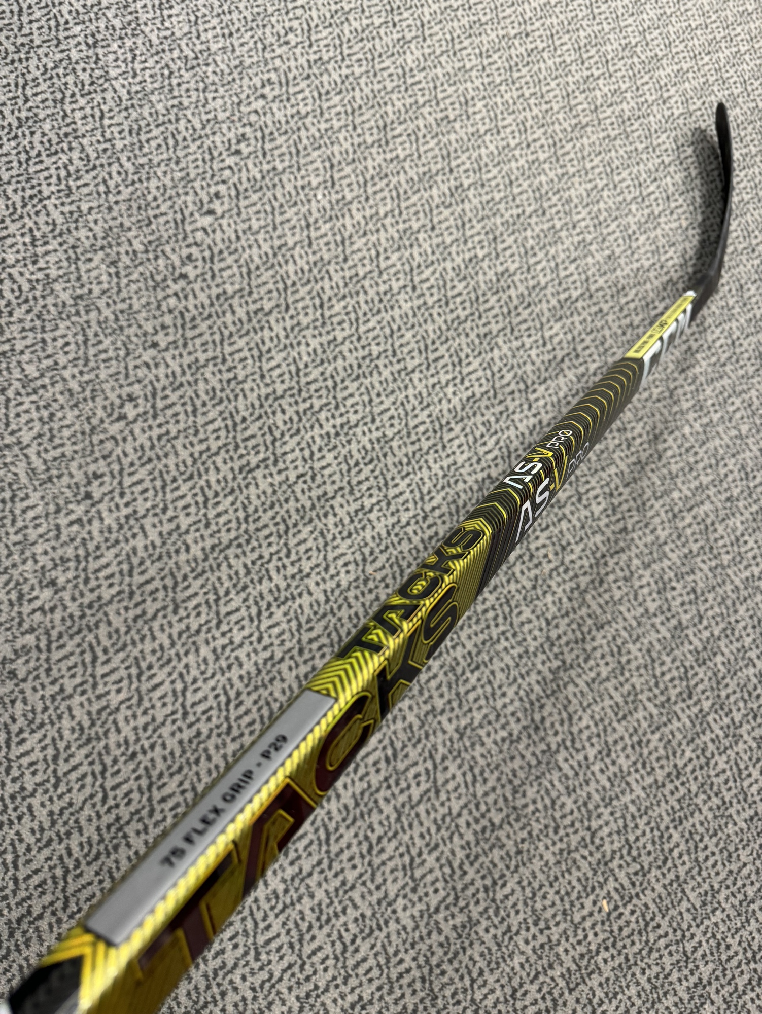 CCM AS-V Pro 75 flex P29 curve right hand stick | SidelineSwap