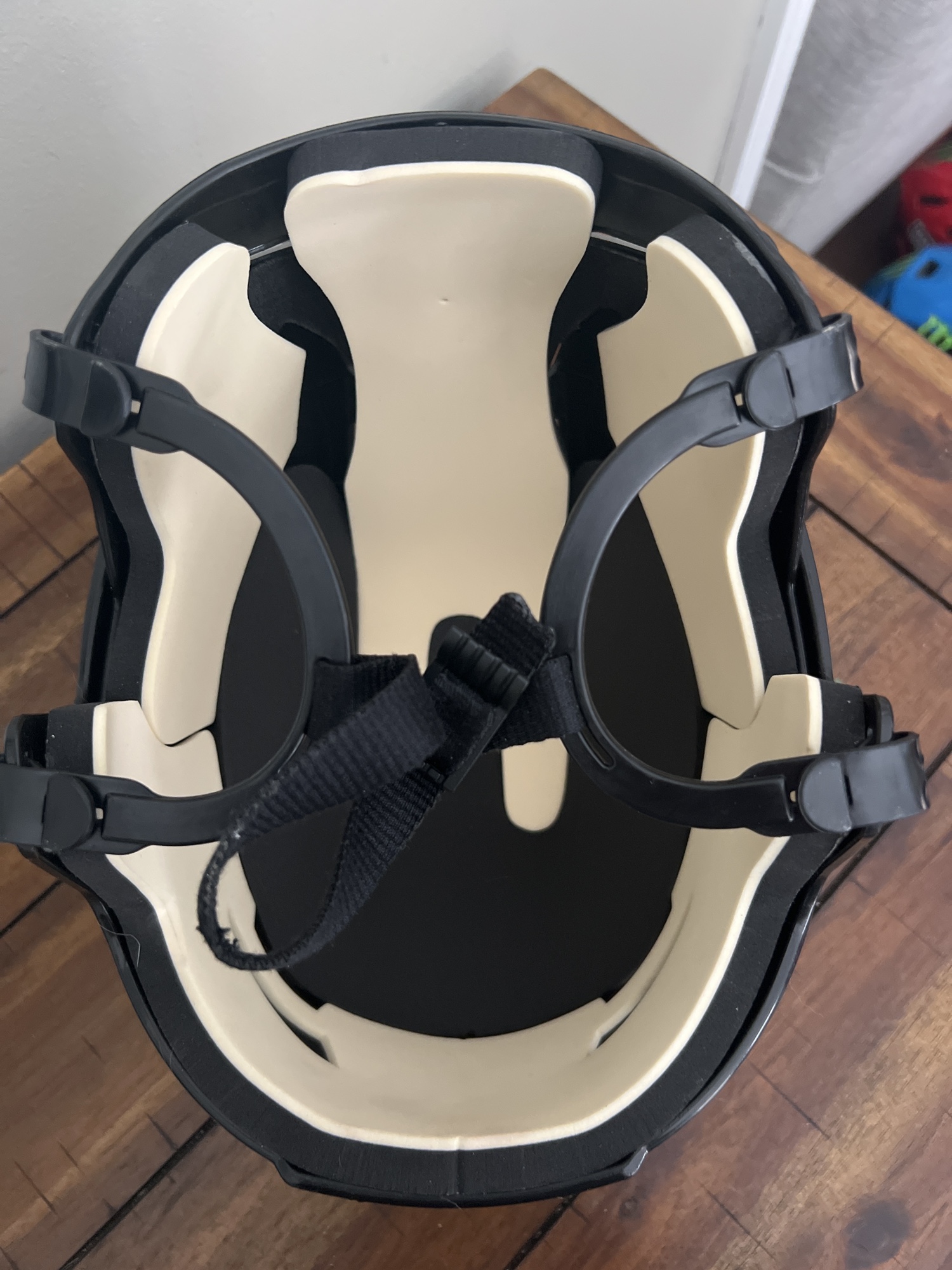 NEW CCM V08 Large Black | SidelineSwap