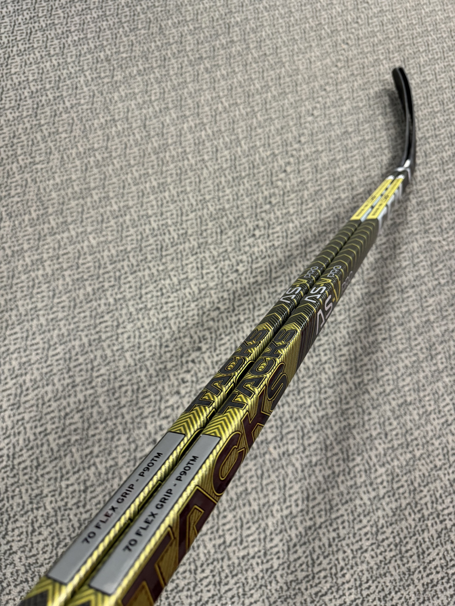 2-Pack CCM AS-V Pro 70 flex P90TM Curve right hand sticks | SidelineSwap