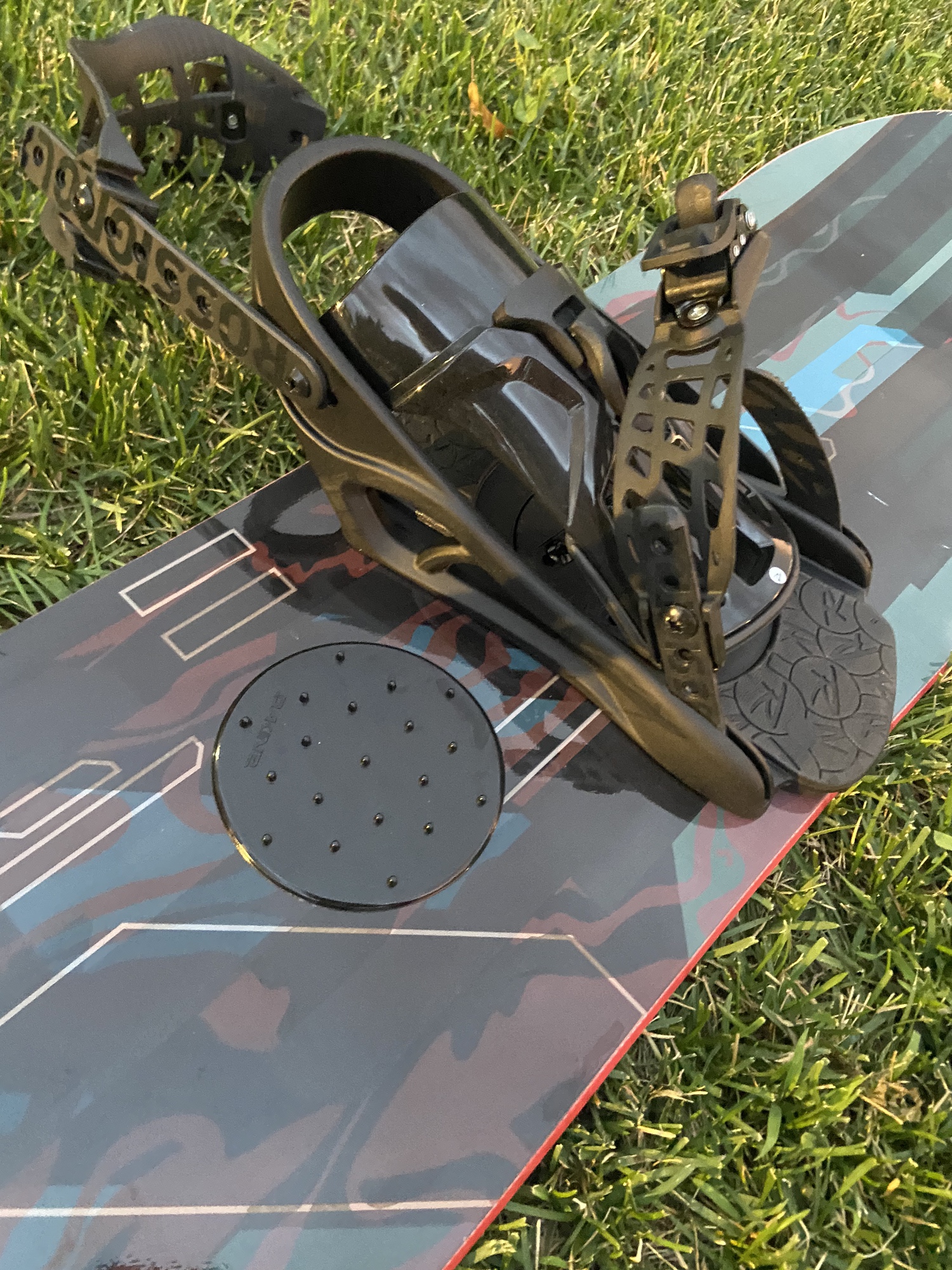 Rossignol district black snowboard size 161W with Rossignol bindings ...