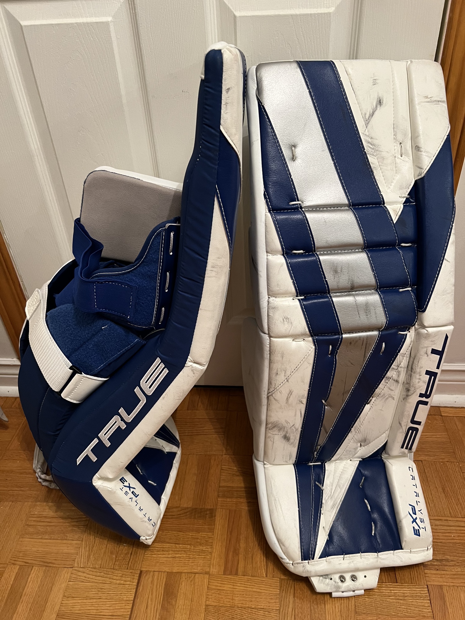 32" True Catalyst Px3 Goalie Leg Pads | SidelineSwap