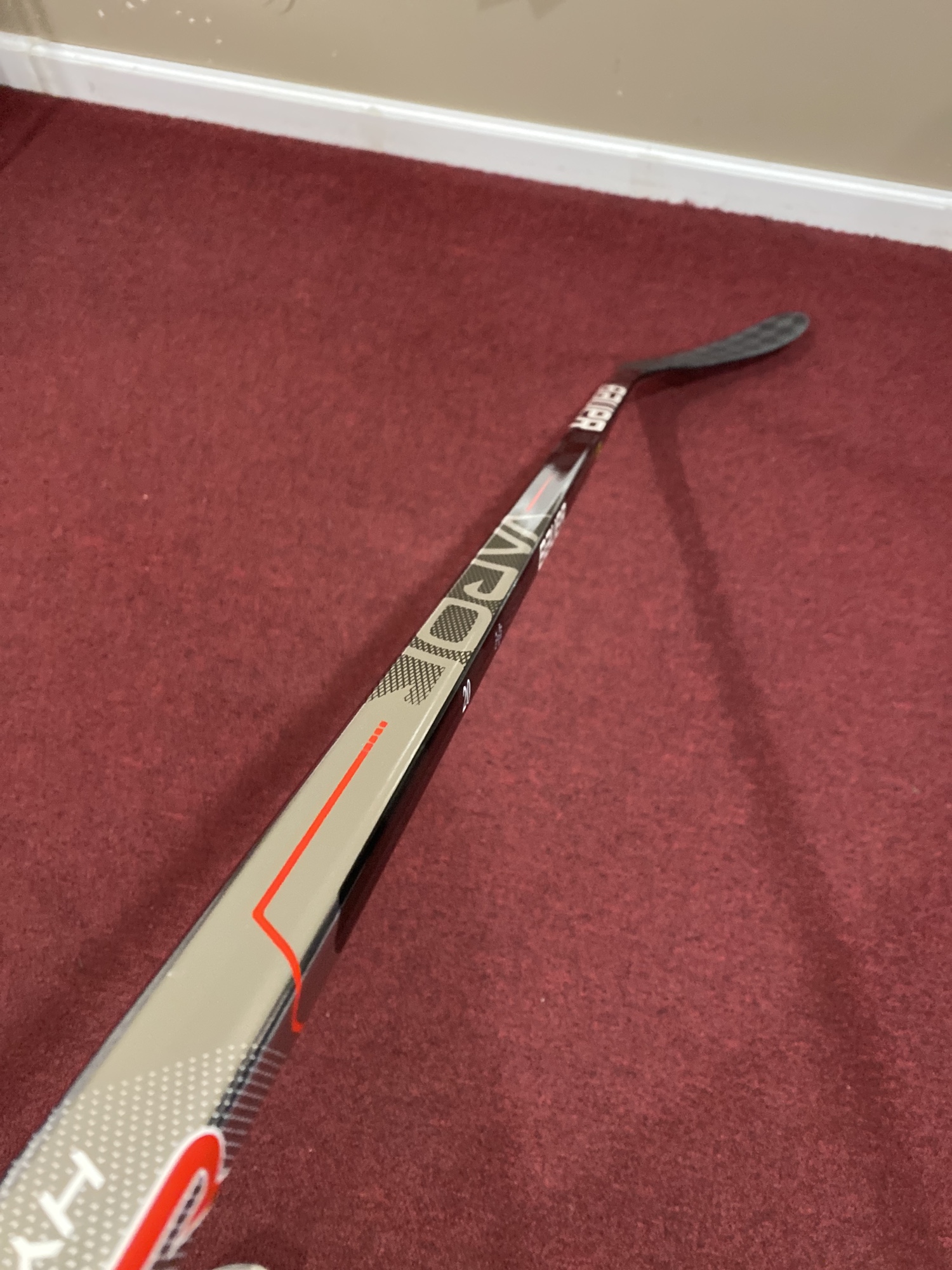 Right Handed P28 65 Flex Pro Stock Vapor Hyperlite Hockey Stick Item# ...