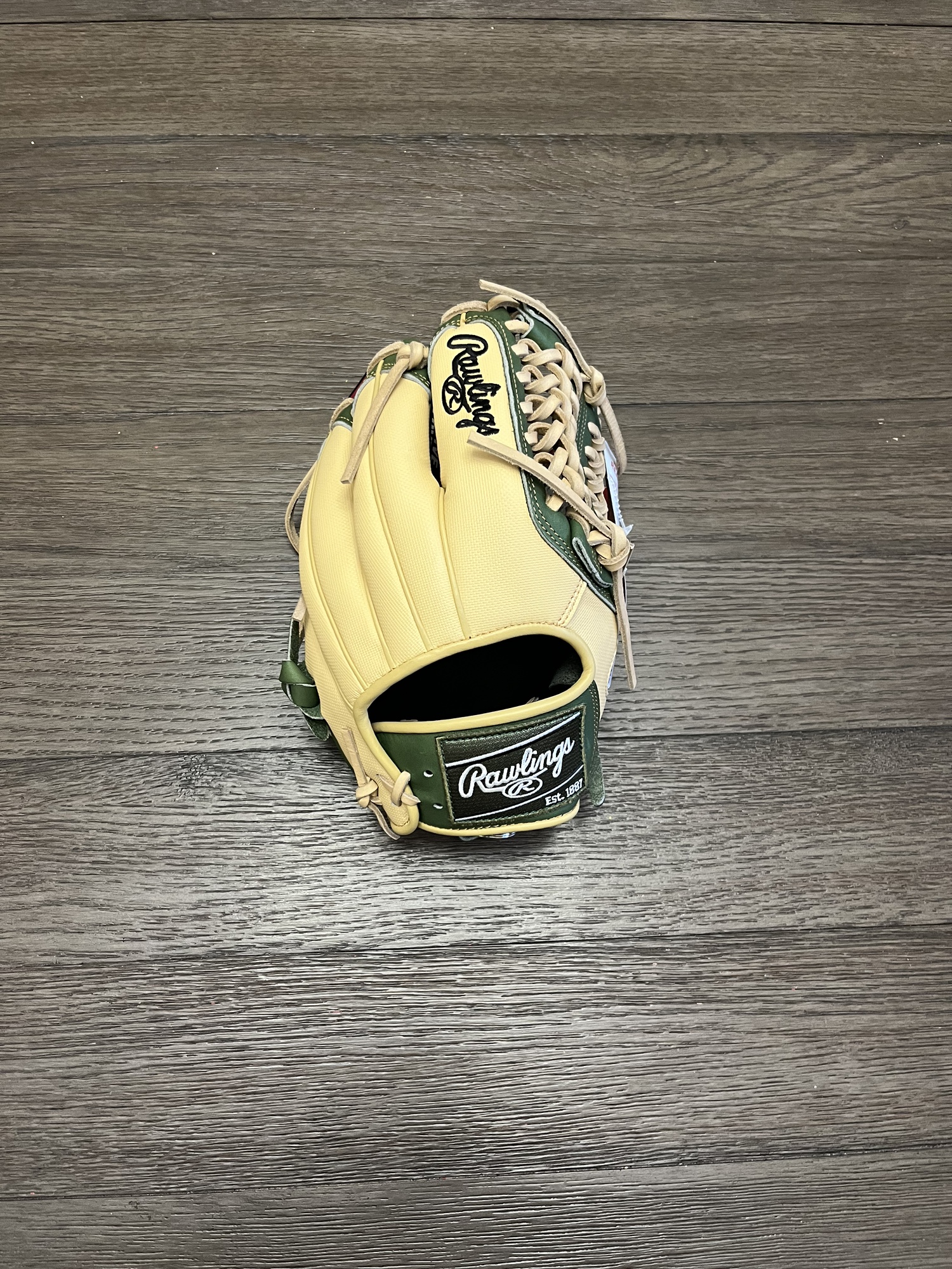 New Rawlings Heart of the Hide 11.75” Trapeze | SidelineSwap