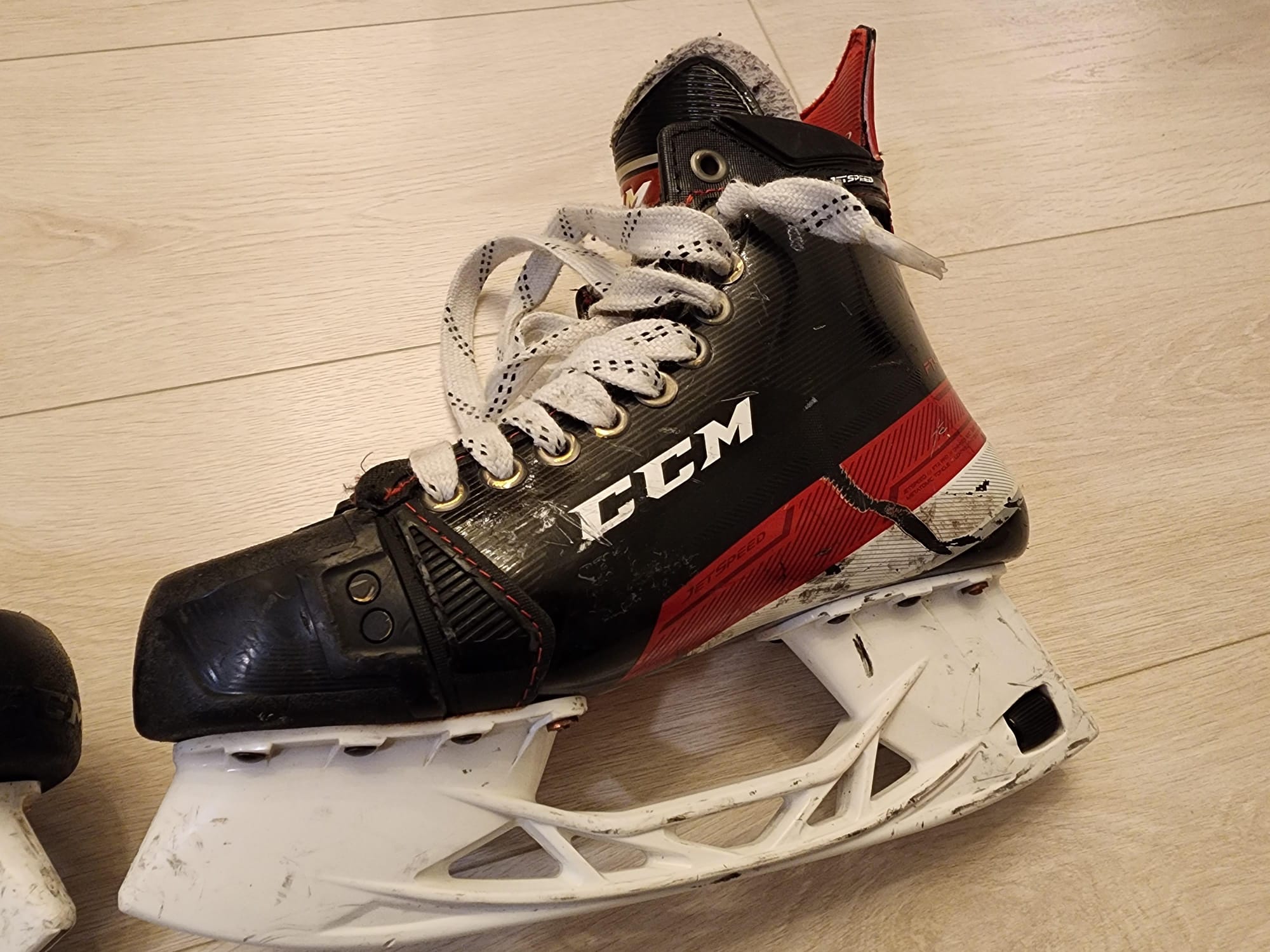 [USED] Senior CCM JetSpeed FT4 Pro Hockey Skates w/ yellow Superfeet ...