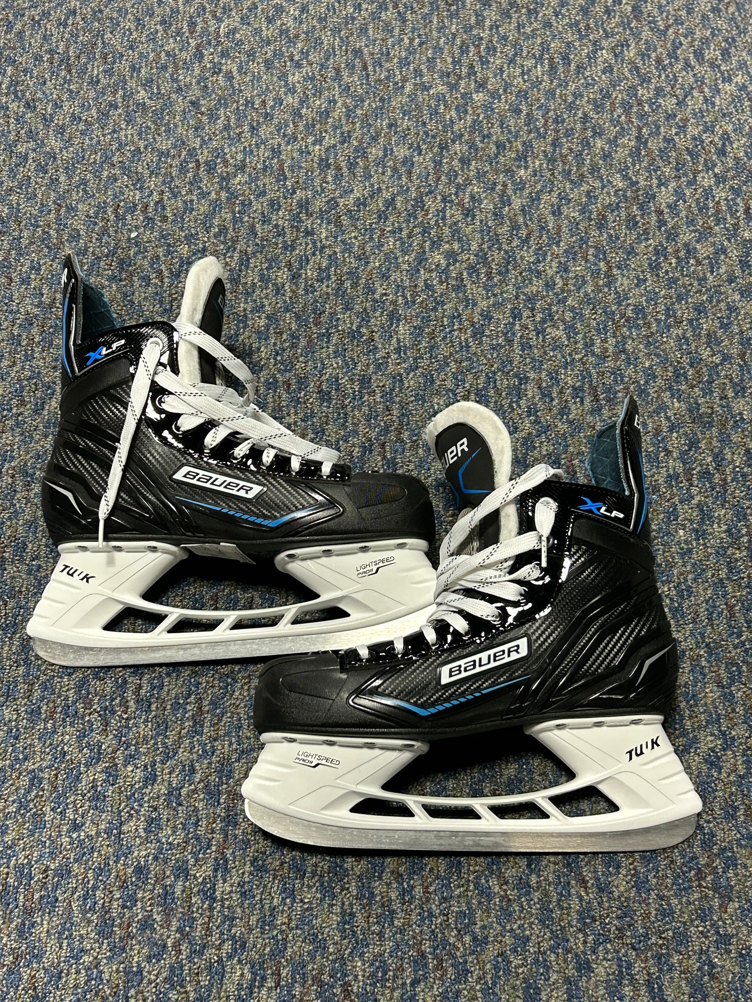 New Senior Bauer XLP Hockey Skates D&R (Regular) 8 - Senior | SidelineSwap