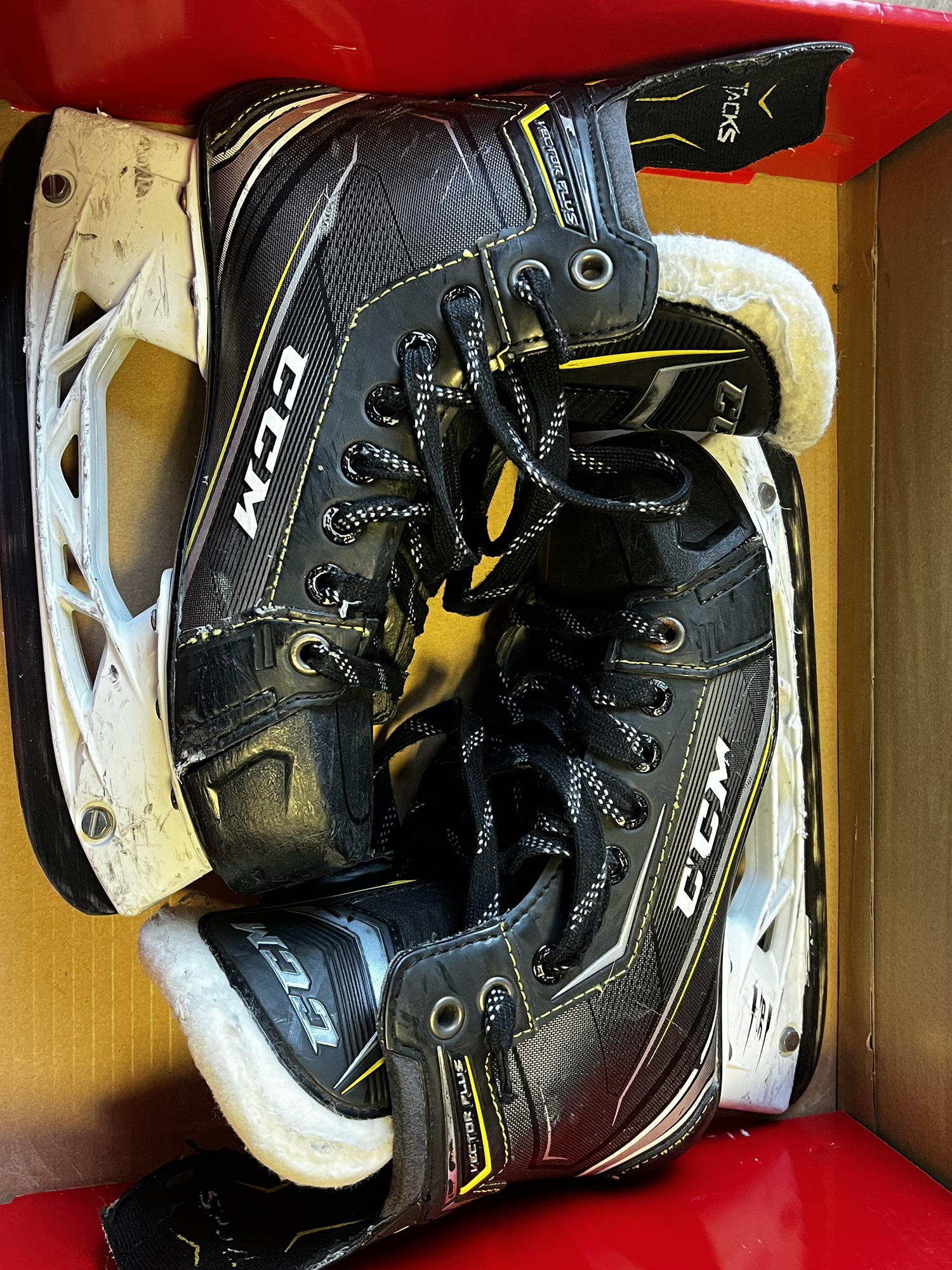 CCM Tacks vector plus size 4.5 D | SidelineSwap