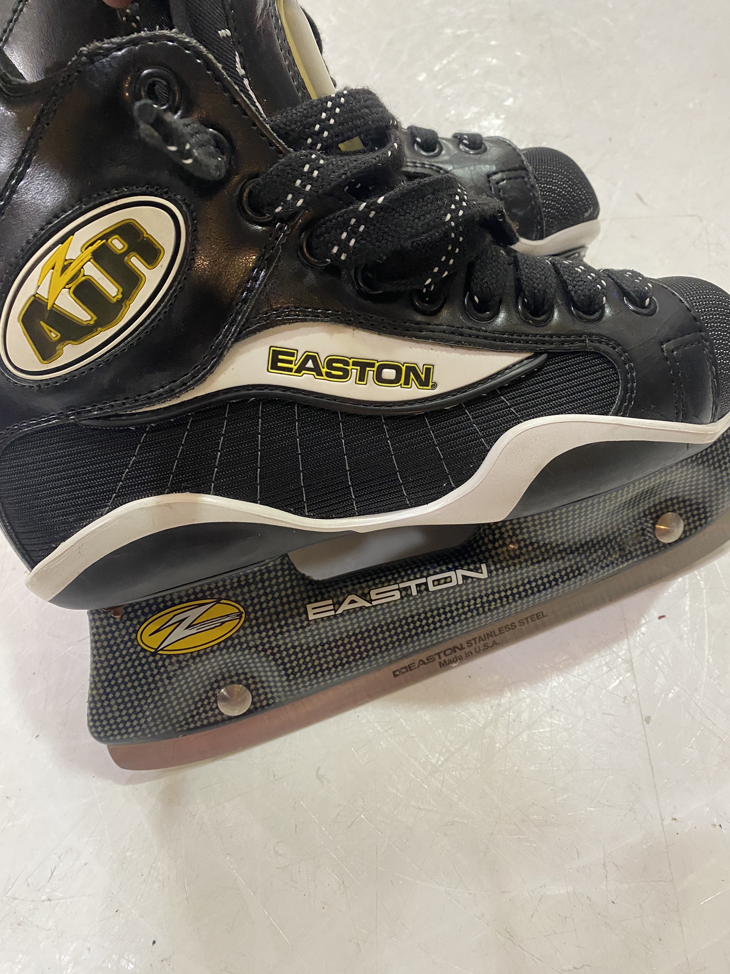 Senior Easton Extra Wide Width 7 Z-Air Hockey Skates | SidelineSwap