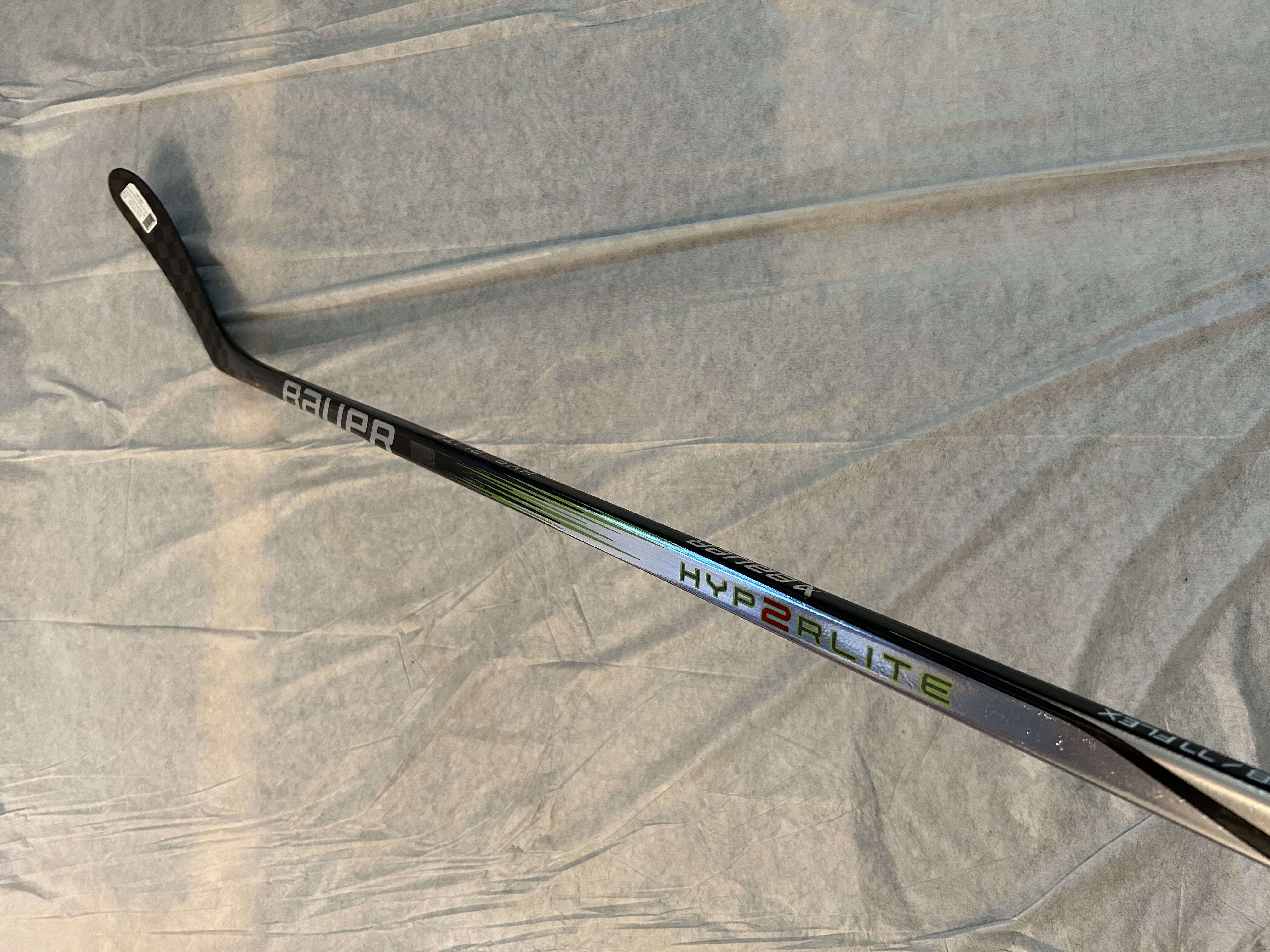 Bauer VAPOR HYPERLITE 2 Hockey Stick | 77 Flex P28 Curve | Senior Right ...