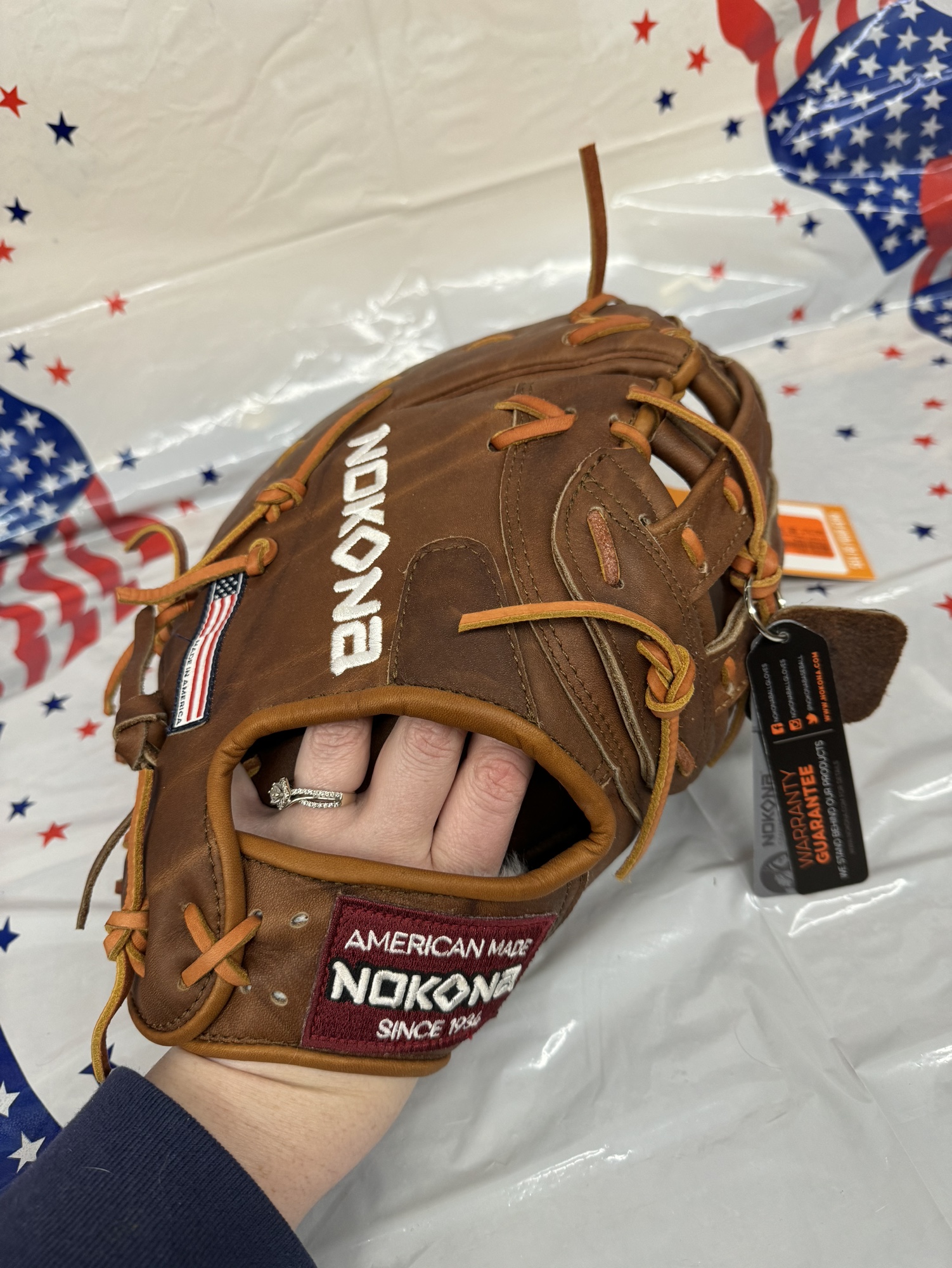 Nokona Walnut W-N70 Baseball First Baseman Glove | SidelineSwap