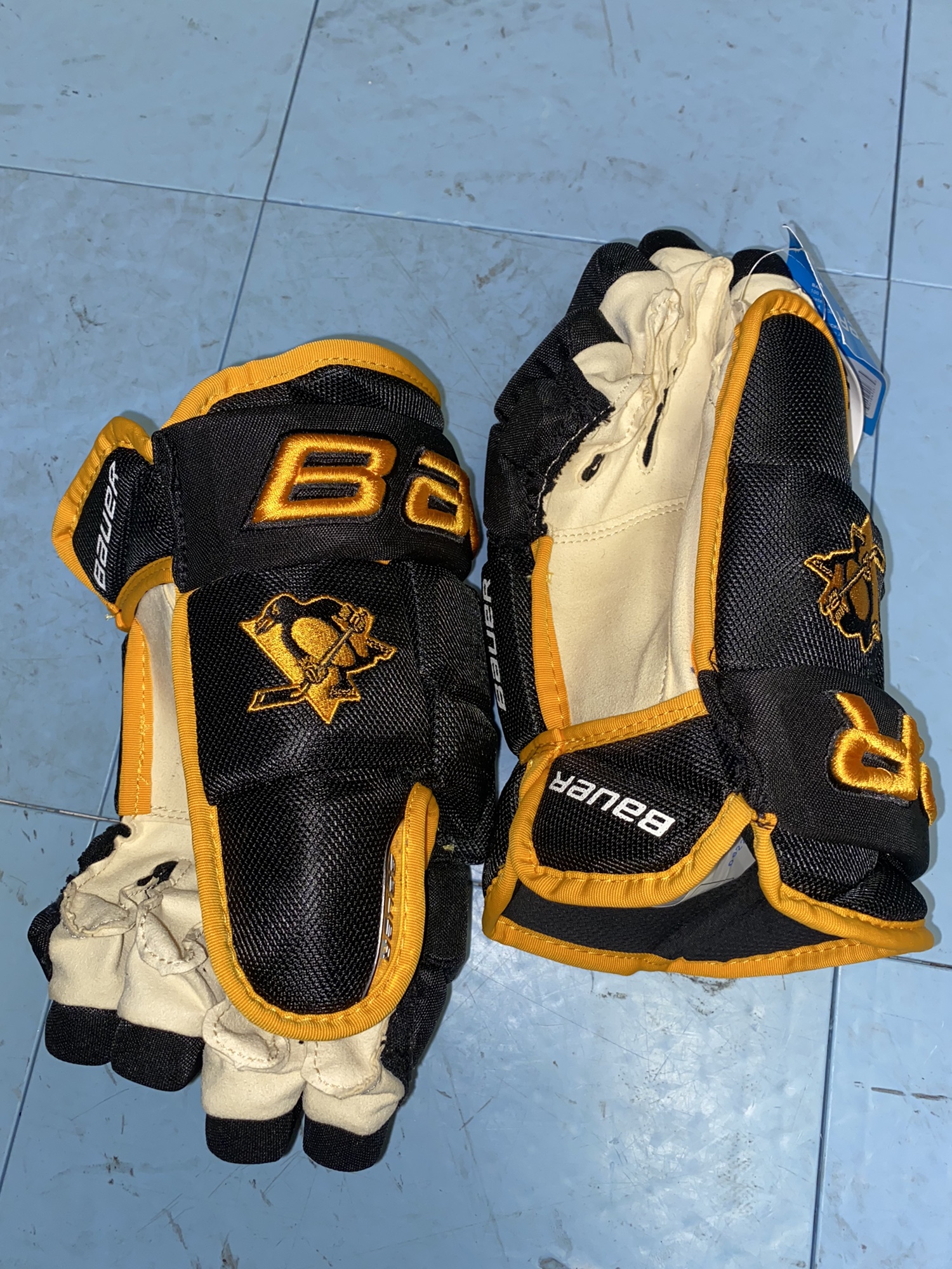 New Bauer Pro Series Gloves 13” | SidelineSwap