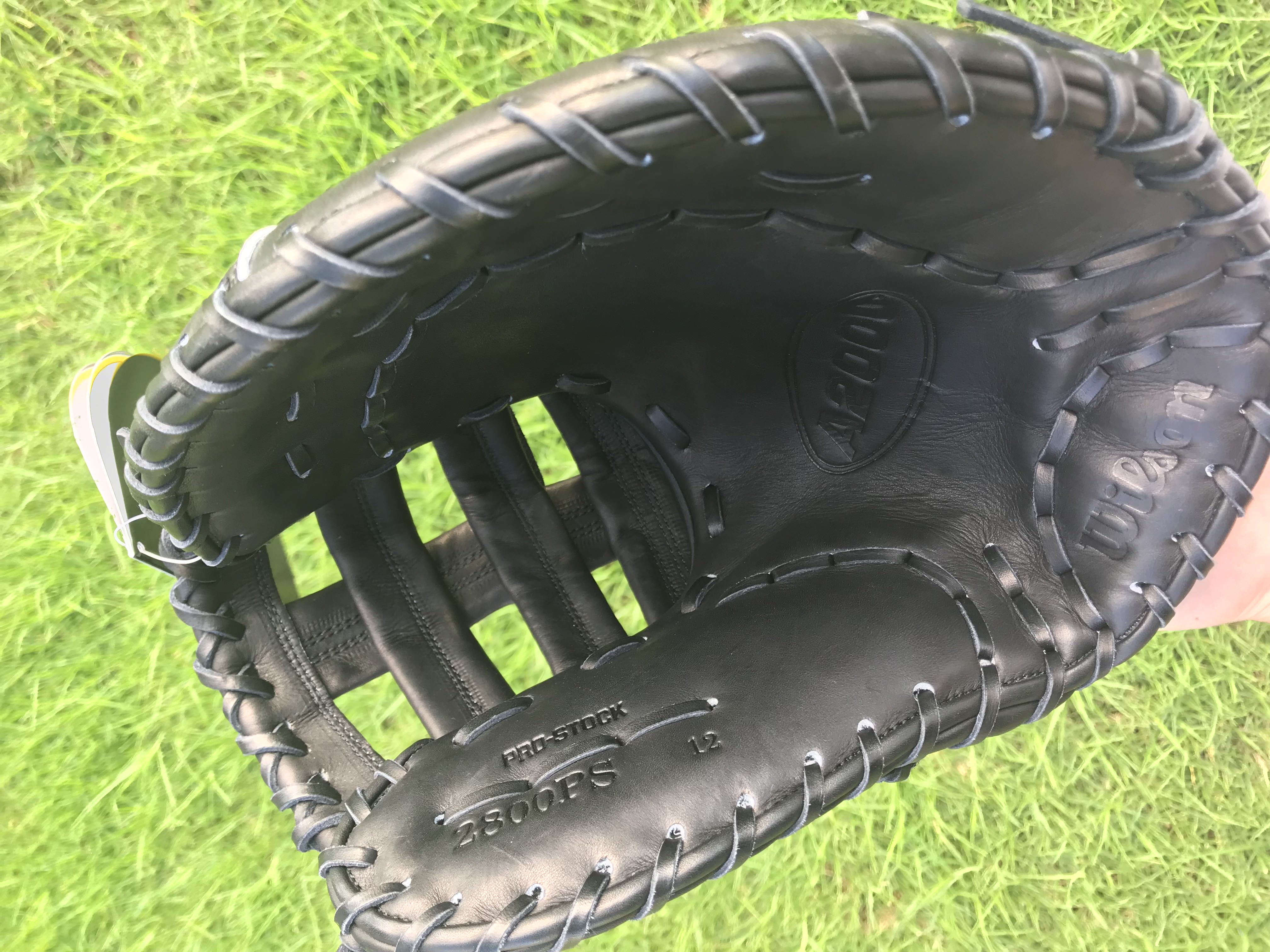 BRAND NEW Wilson A2000 - First Base | SidelineSwap