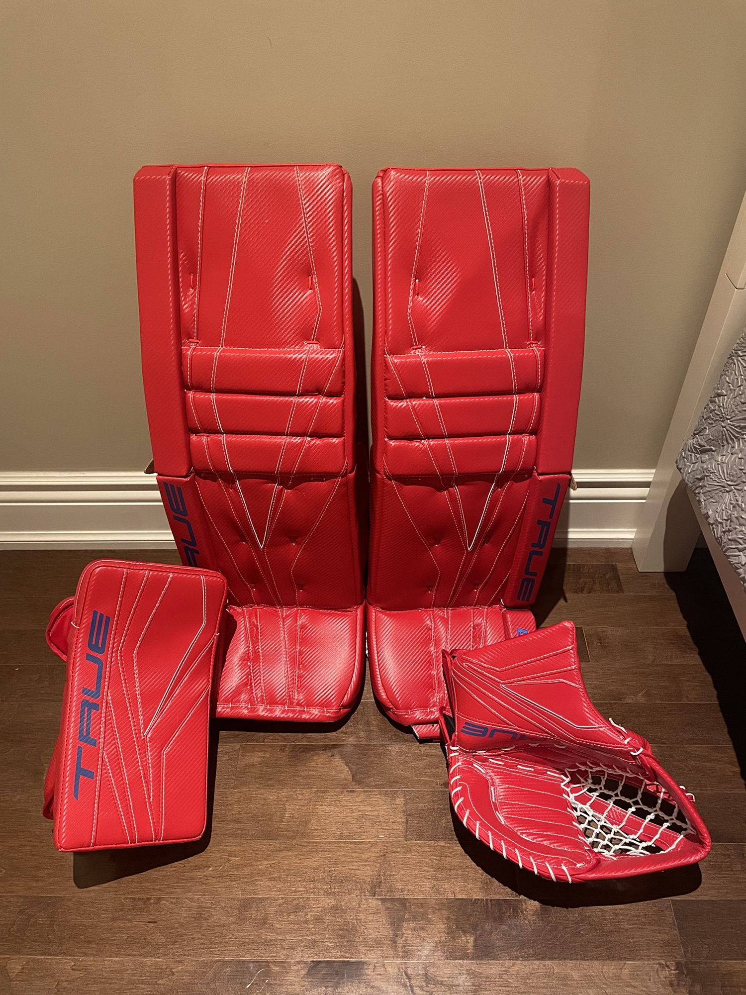 Brand New 33+3 Carey Price True L12.2 Pro Goalie Pads & Gloves Set ...