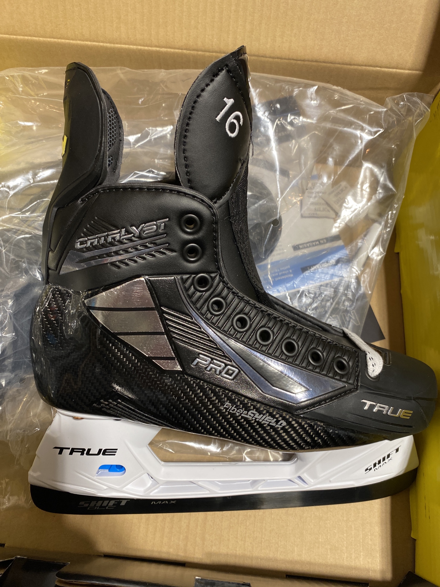 New True Catalyst Pro Hockey Skates Mitch Marner 8W | SidelineSwap