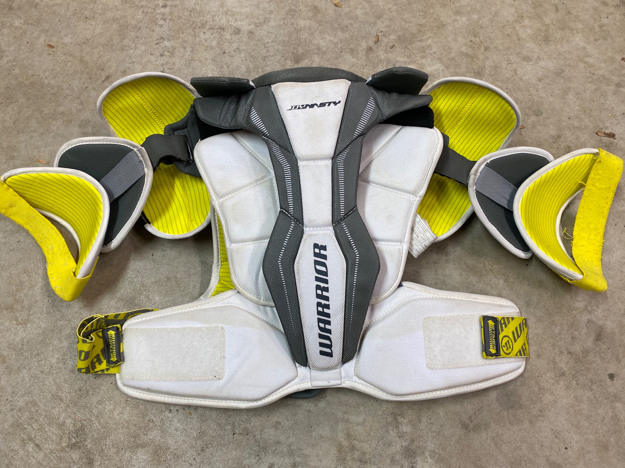 Senior Medium Warrior Pro Stock Dynasty AX1 Shoulder Pads | SidelineSwap