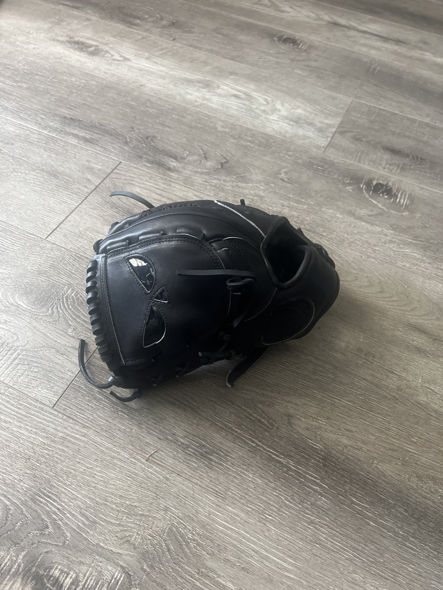 shadow baseball glove | SidelineSwap