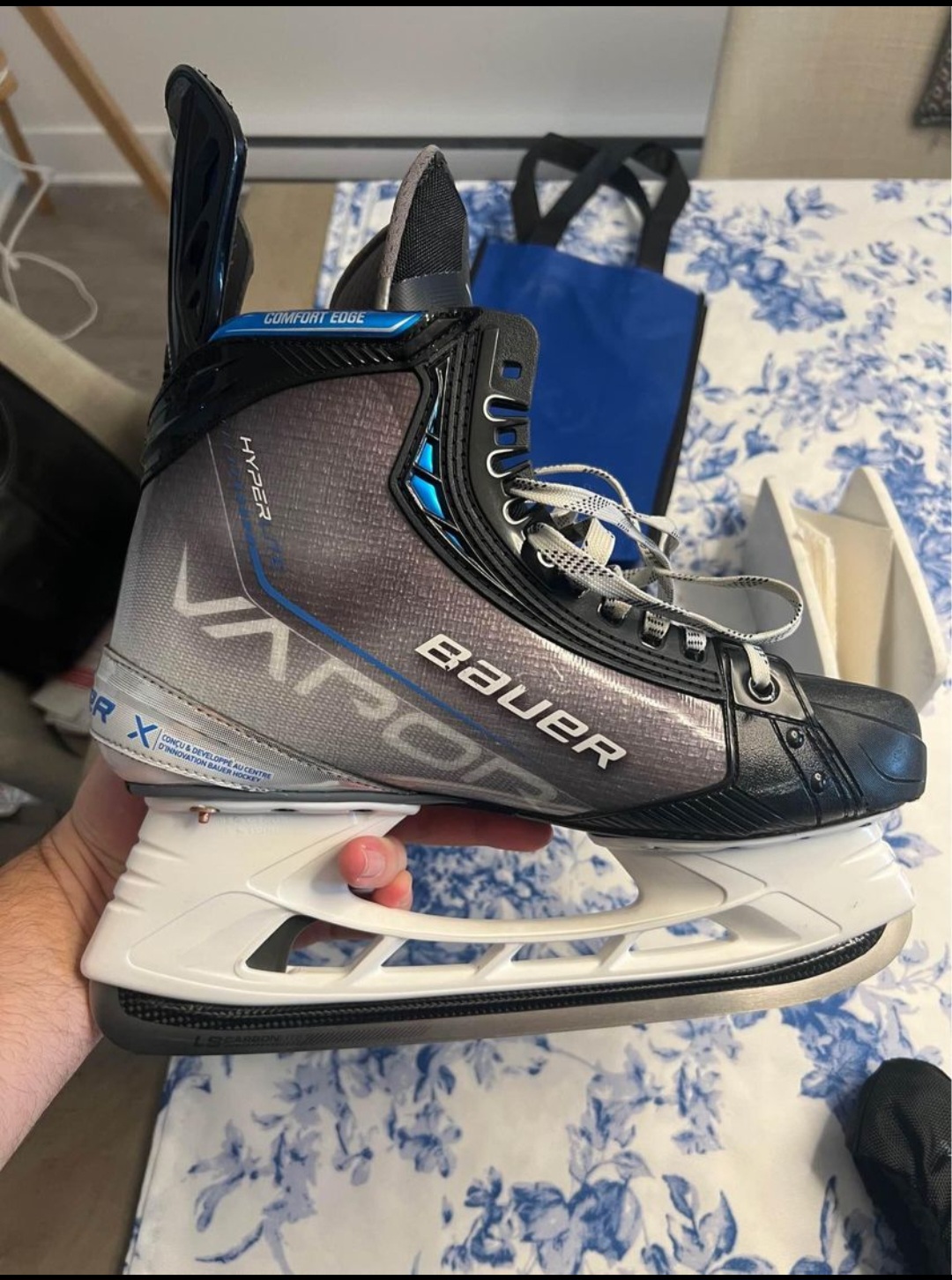 New Bauer Vapor Hyperlite Blue Skates Senior | SidelineSwap