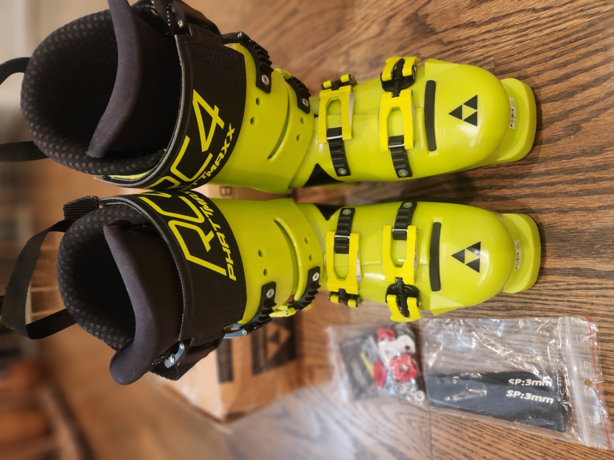 Unisex New Fischer RC4 Podium 110 Ski Boots Medium Flex | SidelineSwap