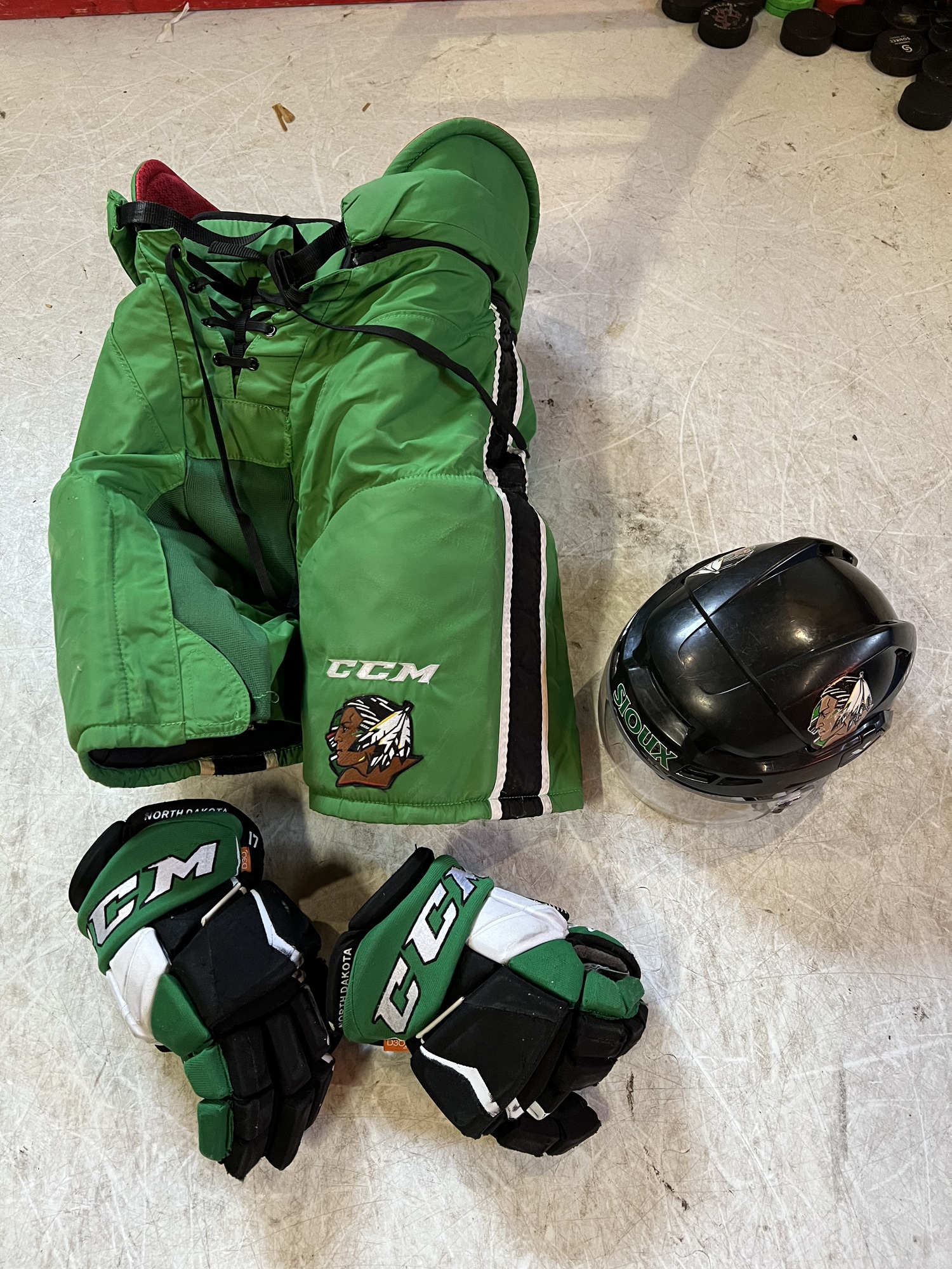Fighting Sioux North Dakota NCAA pants, helmet and gloves | SidelineSwap