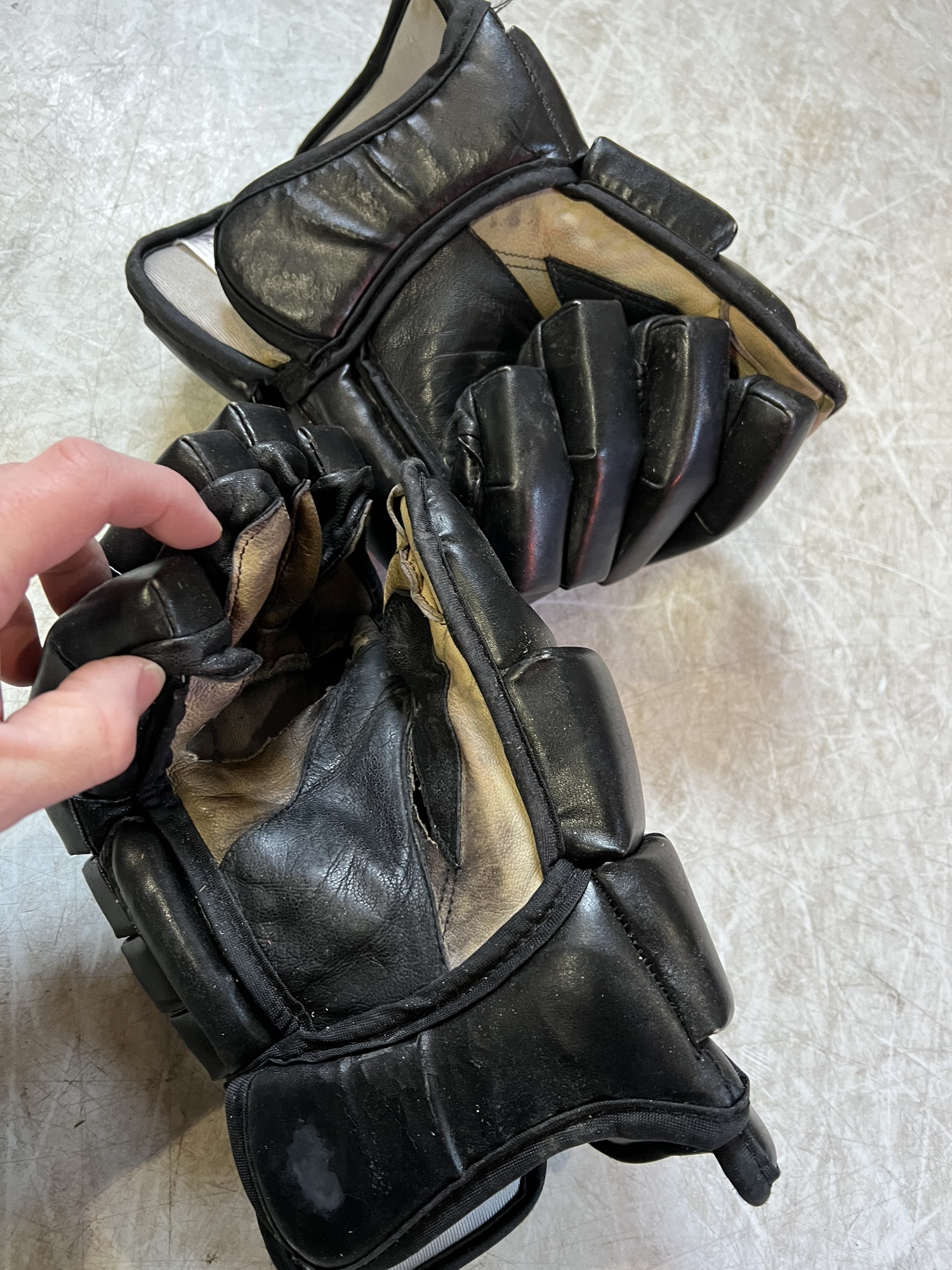 Black All Leather Eagle Gloves 14” | SidelineSwap