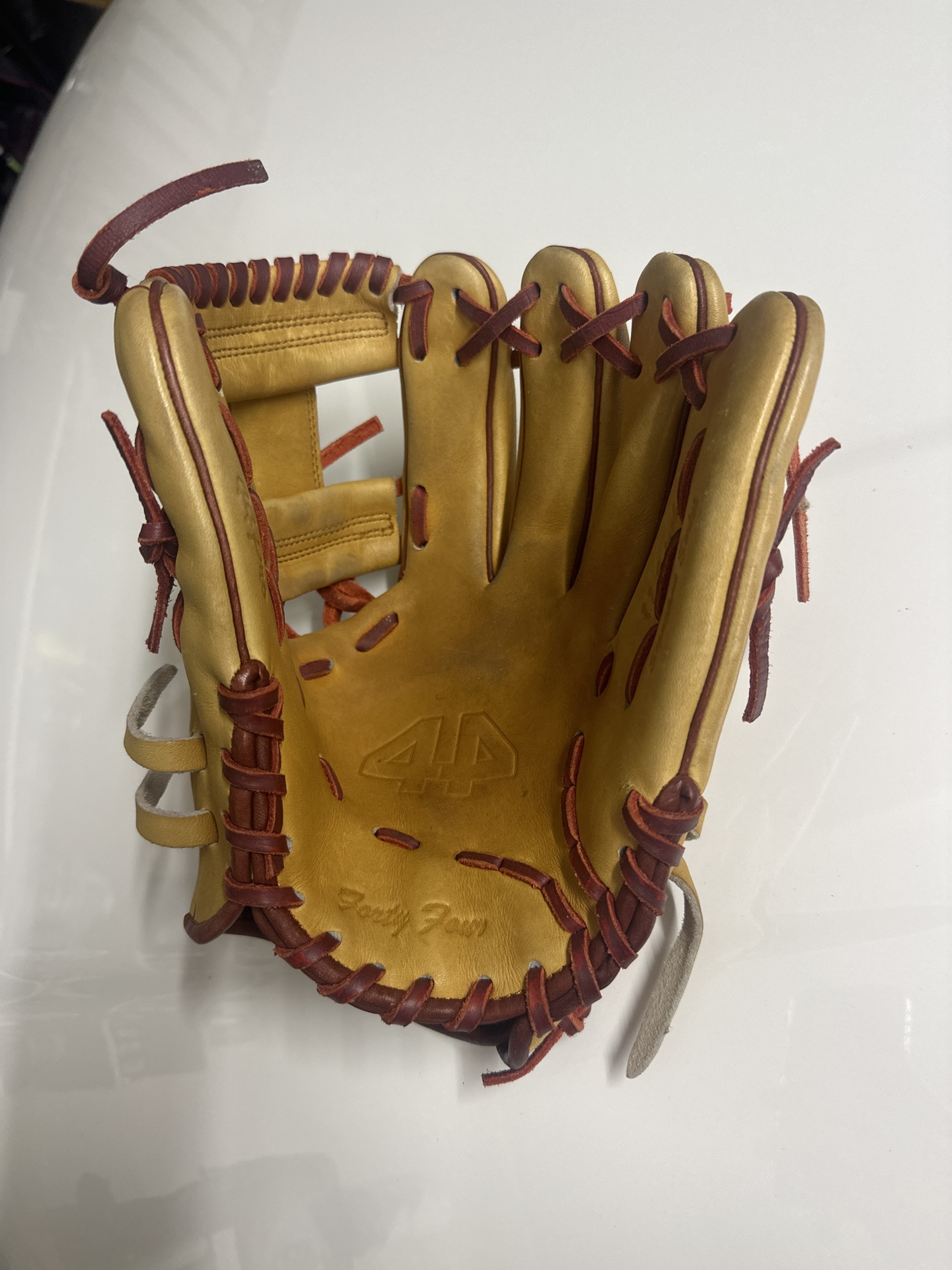 Used Right Hand Throw 11.5" Signiture Series Baseball Glove | SidelineSwap