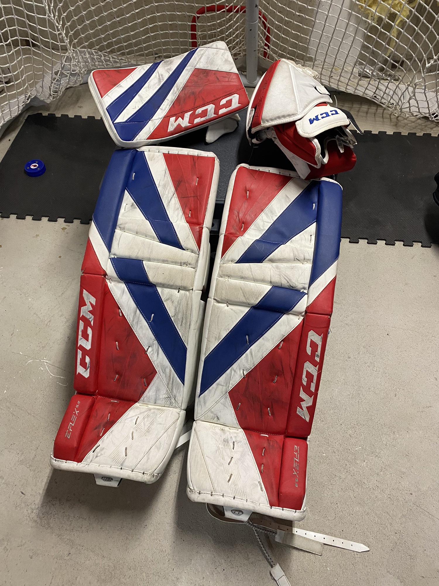 CCM 32+1 Eflex 5.9 Intermediate Full Goalie Set | SidelineSwap