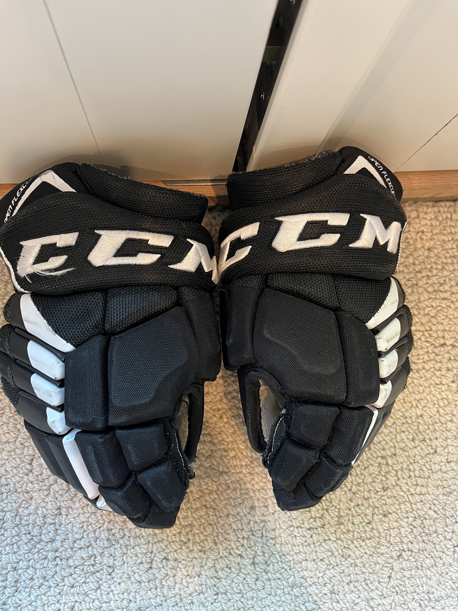 CCM 12" Jetspeed FT4 Pro Gloves | SidelineSwap