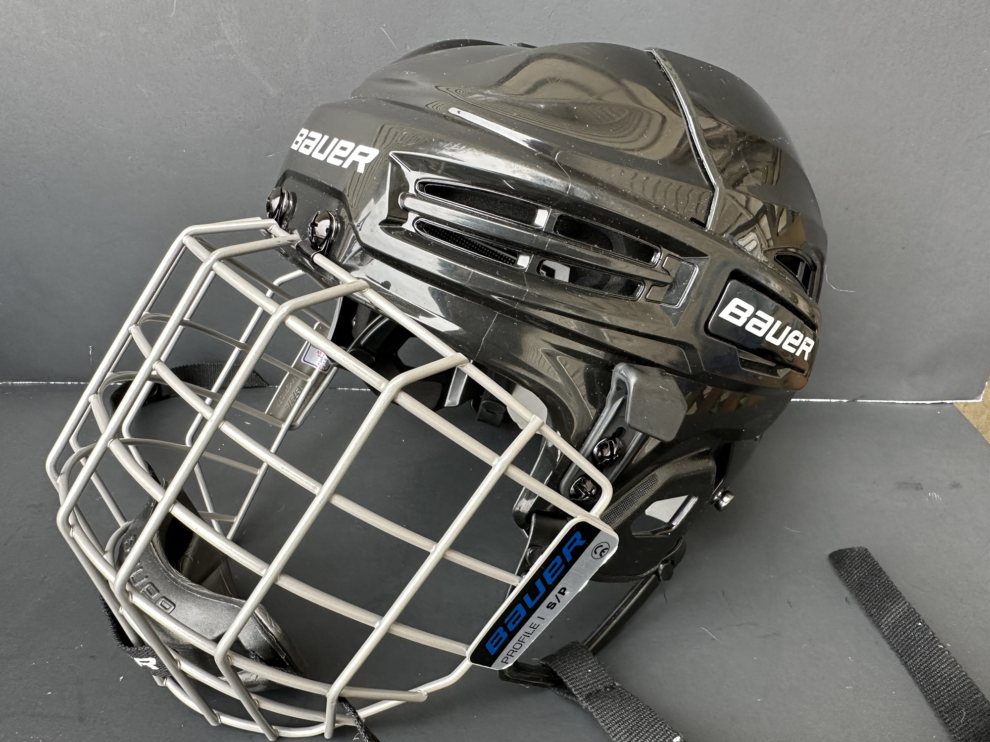 Youth Bauer Hockey Pants shin guards, gloves, helmet, shoulder pads ...