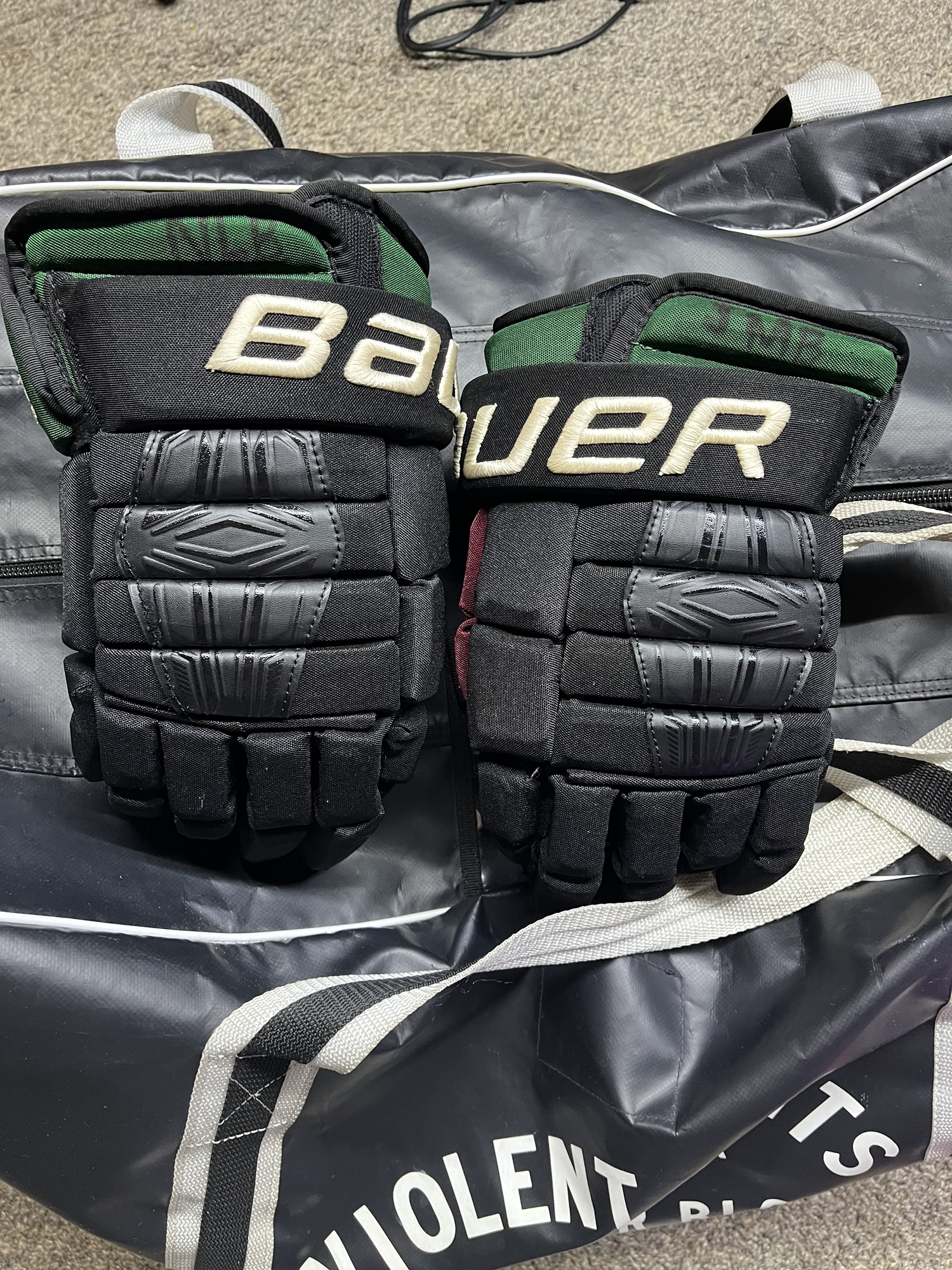 Bauer 4 roll pro kachina gloves | SidelineSwap