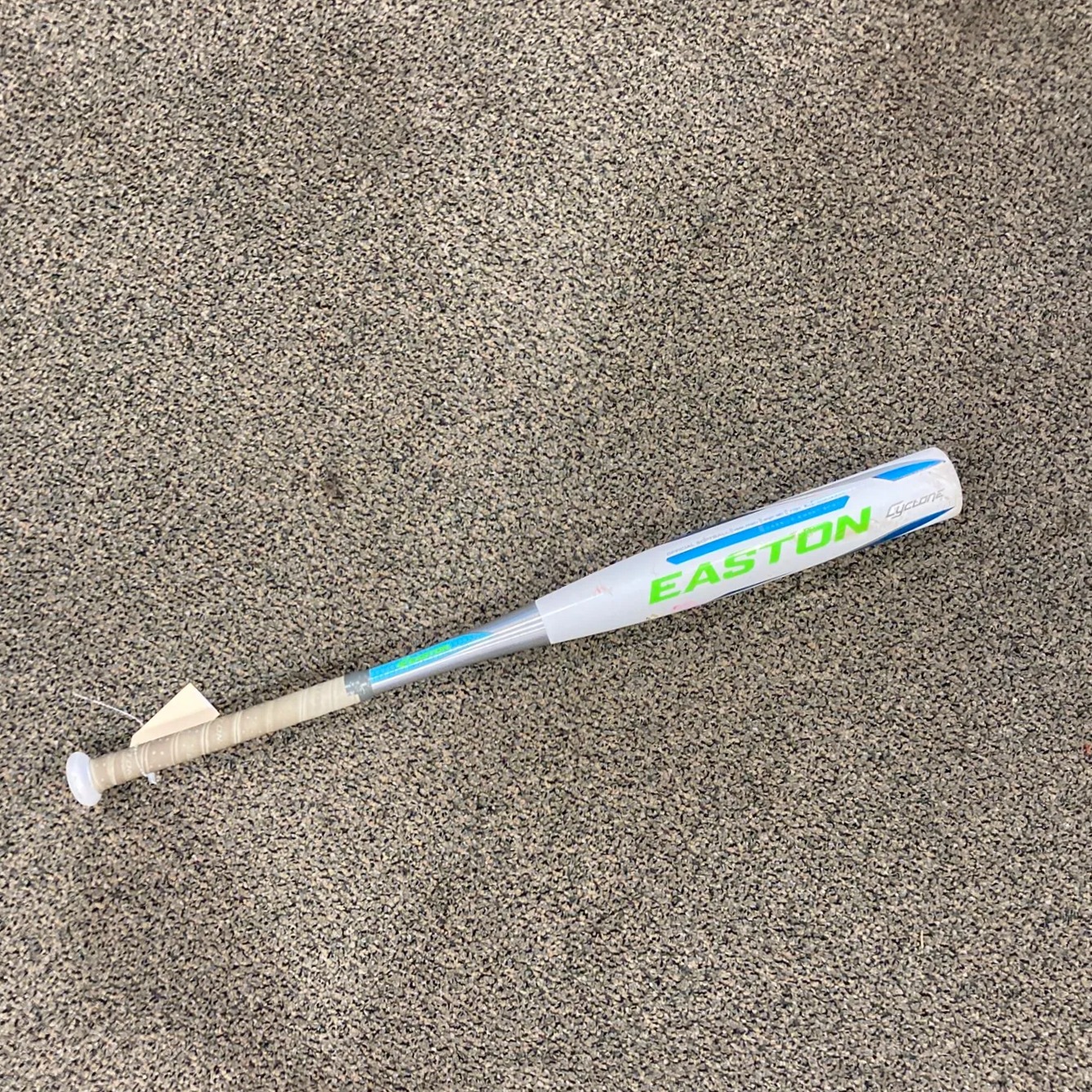 Used Easton Cyclone Fastpitch Softball Bat 28" (-10) | SidelineSwap