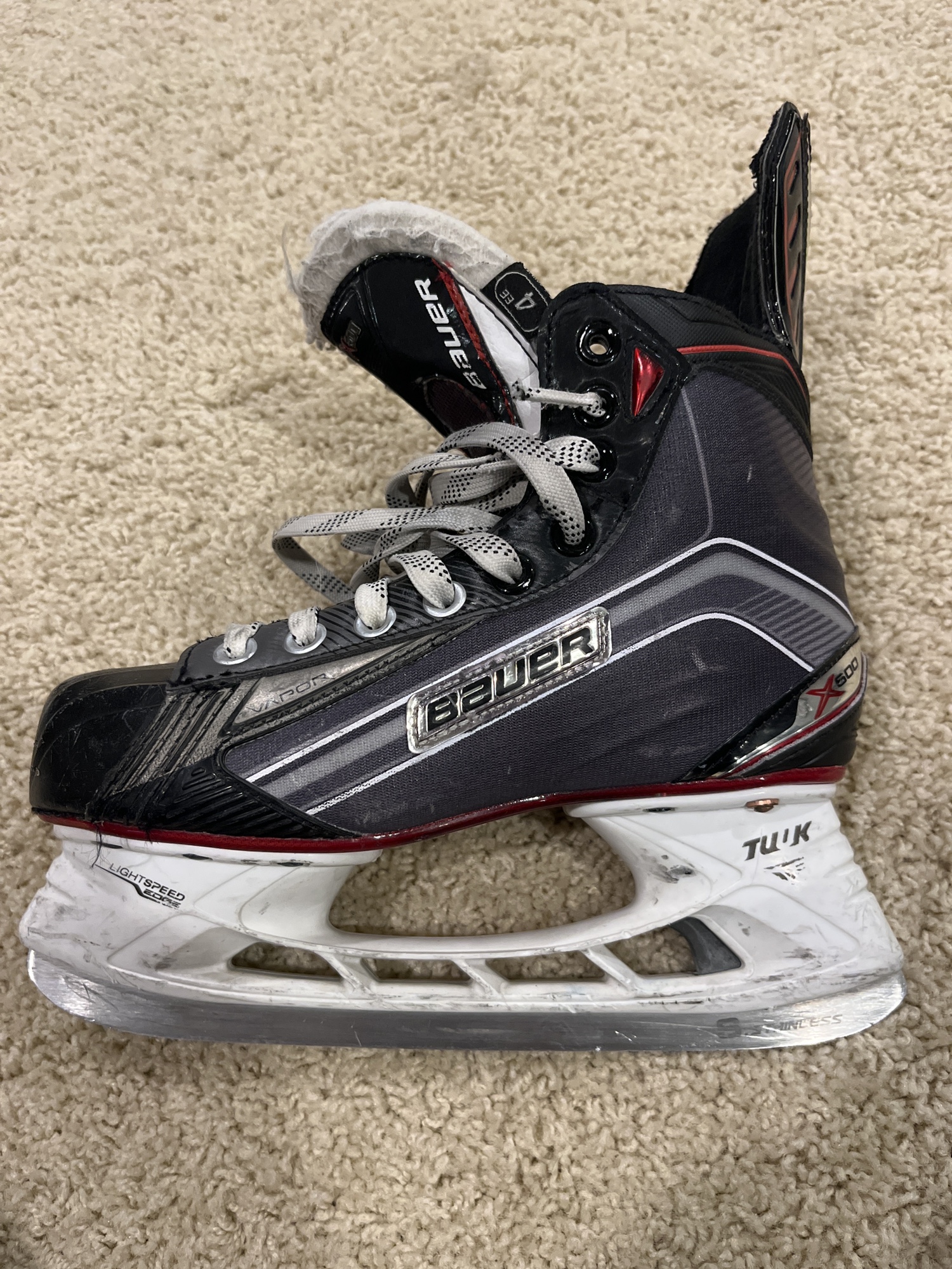 Intermediate Bauer Extra Wide Width Size 4 Vapor X600 Hockey Skates ...