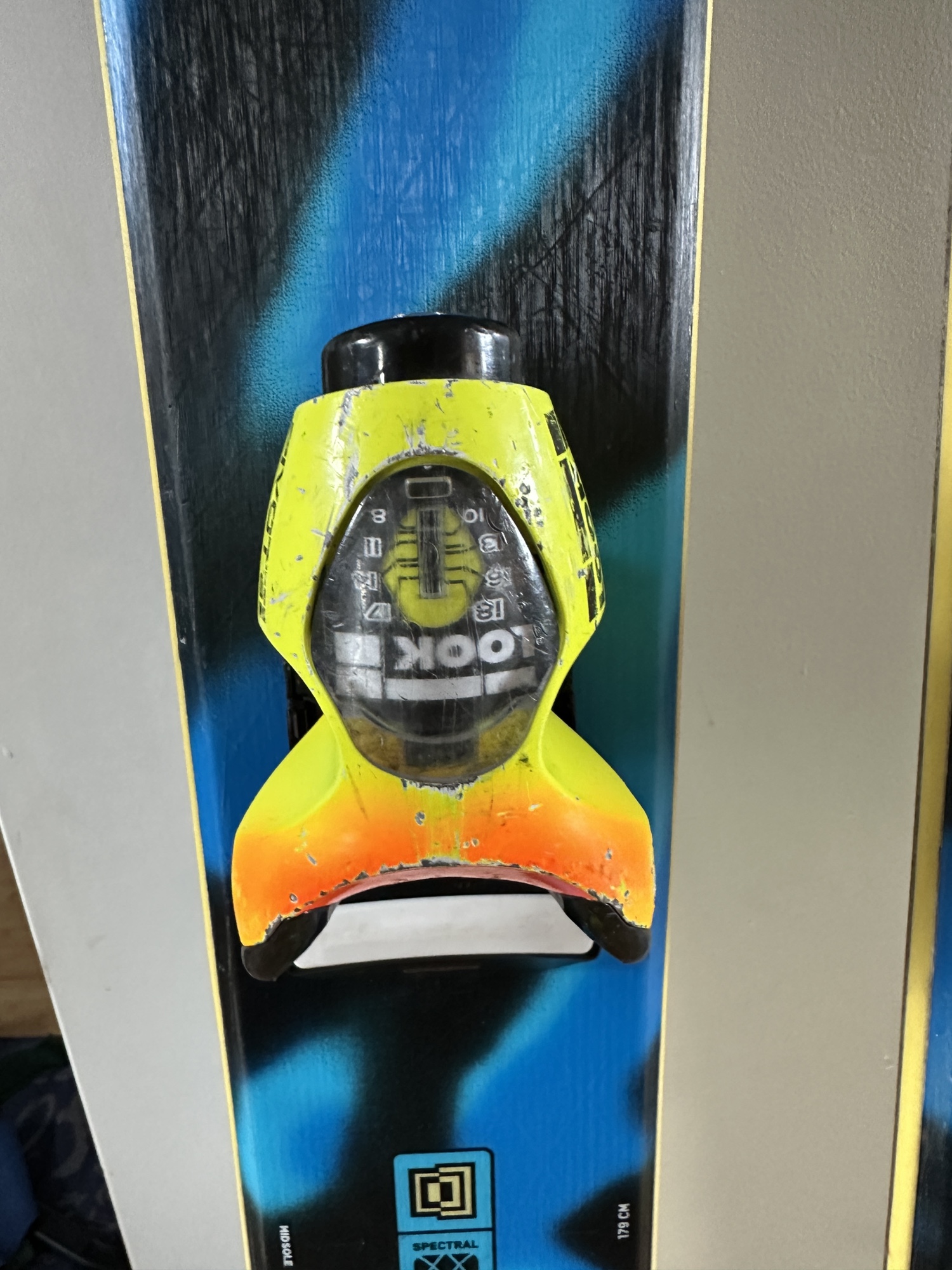 K2 Mindbender 115C W in 179 with Look Pivot 18s | SidelineSwap