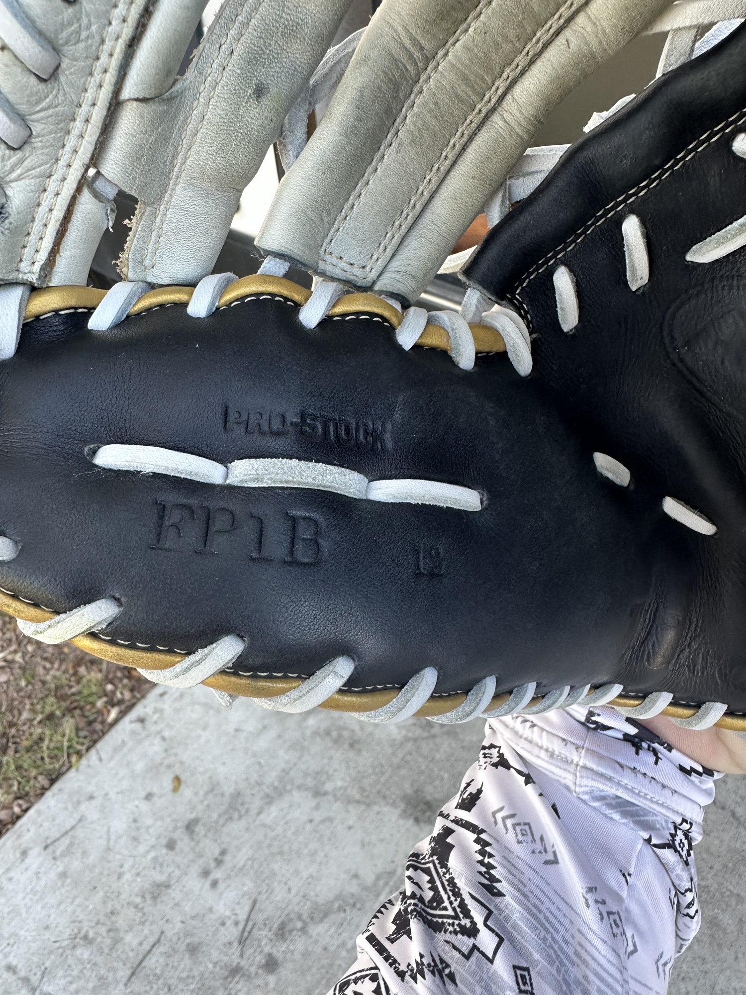 Wilson A2000 12 Inch first base mitt | SidelineSwap