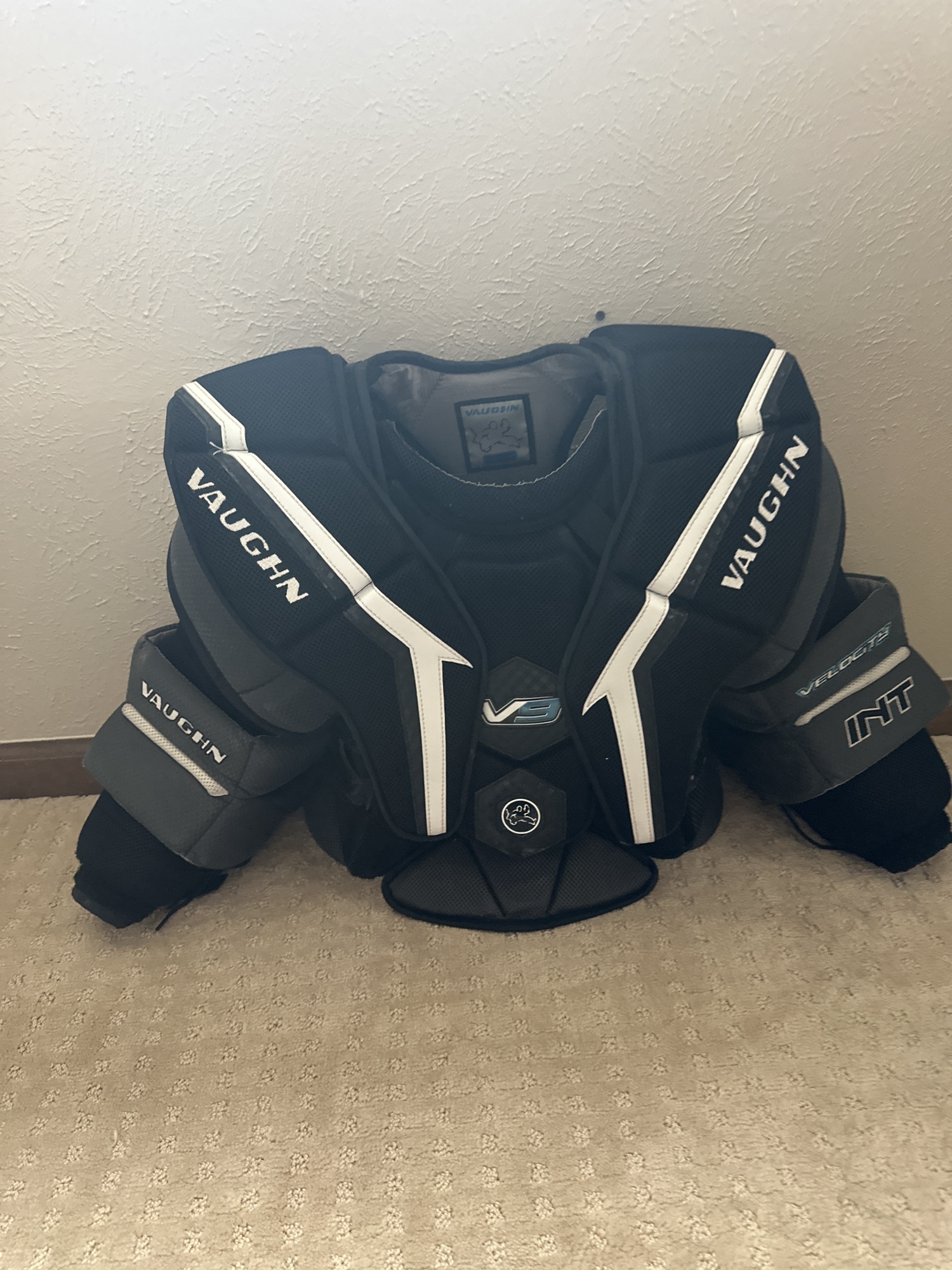 Used XL Vaughn Velocity V9 Goalie Chest Protector | SidelineSwap