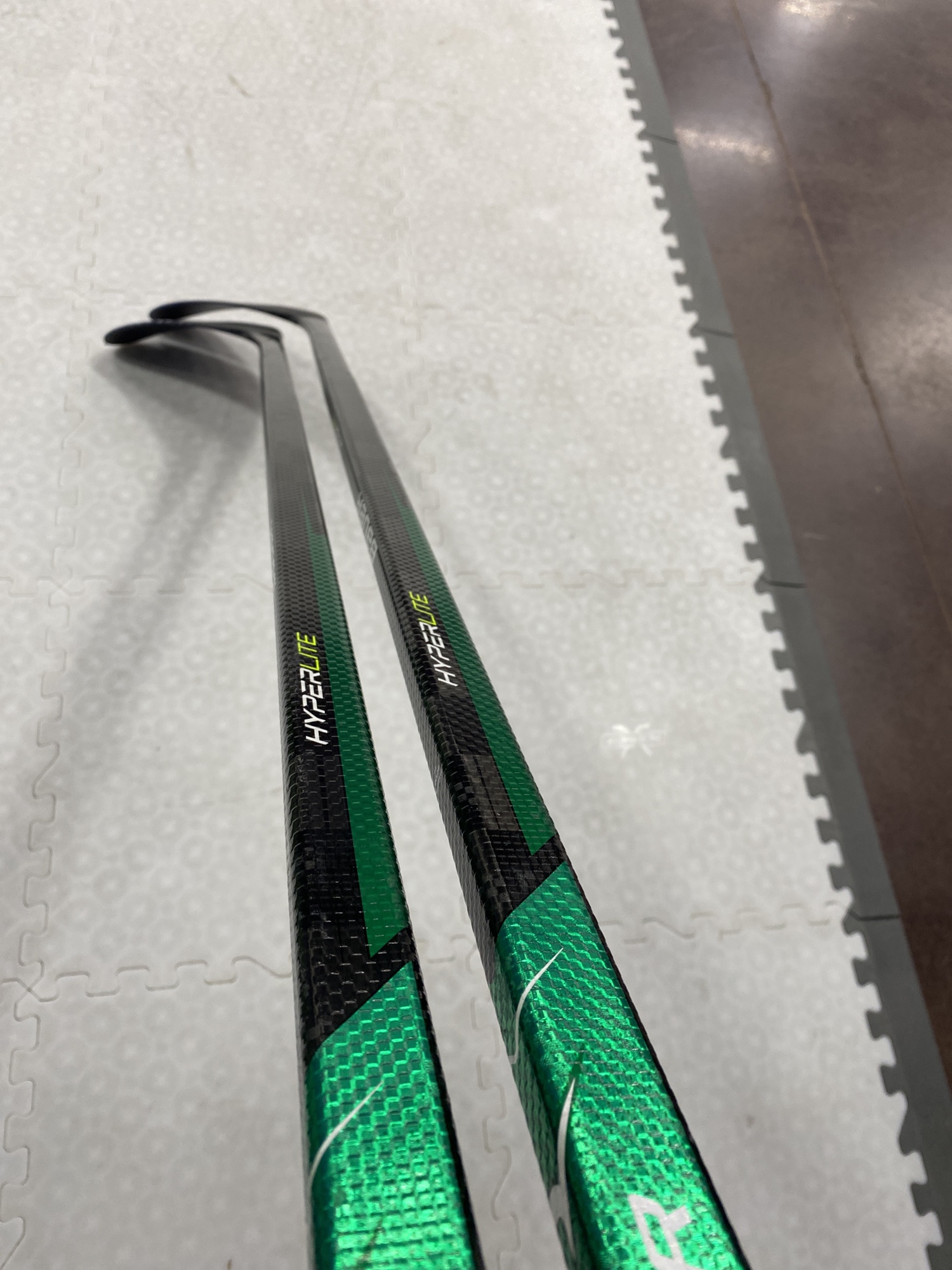 Right Handed P28M Pro Stock Vapor Hyperlite Hockey Stick | SidelineSwap