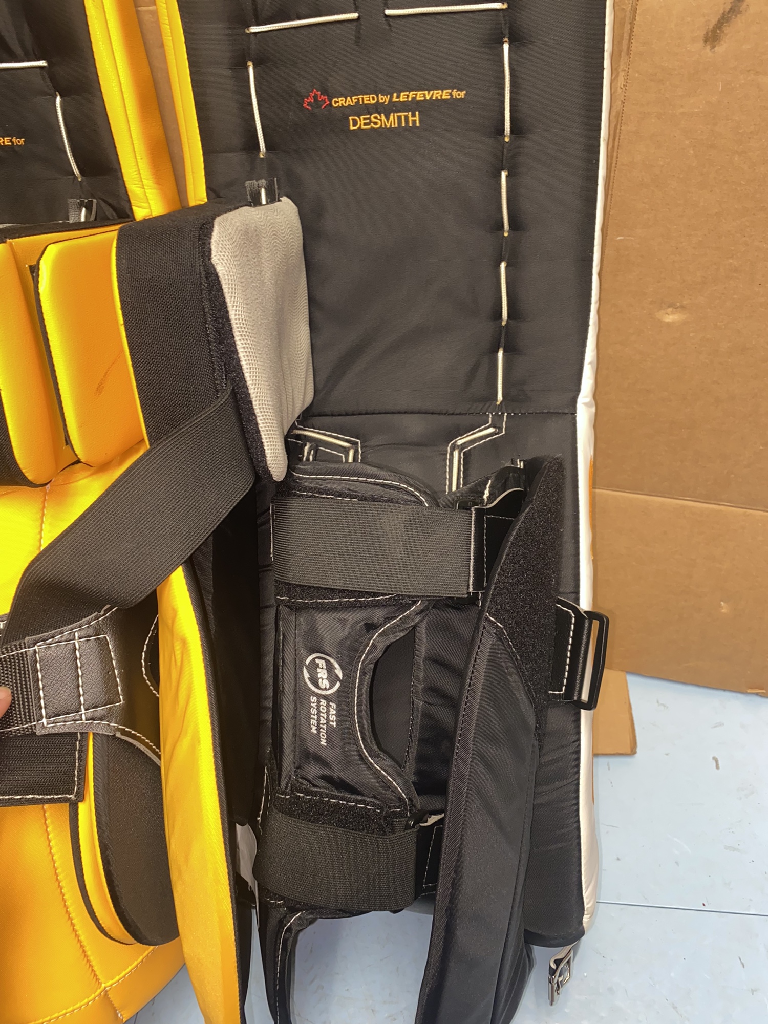 NHL Game Used Pro Stock True Catalyst Px3 Pads 35+1 DESMITH | SidelineSwap