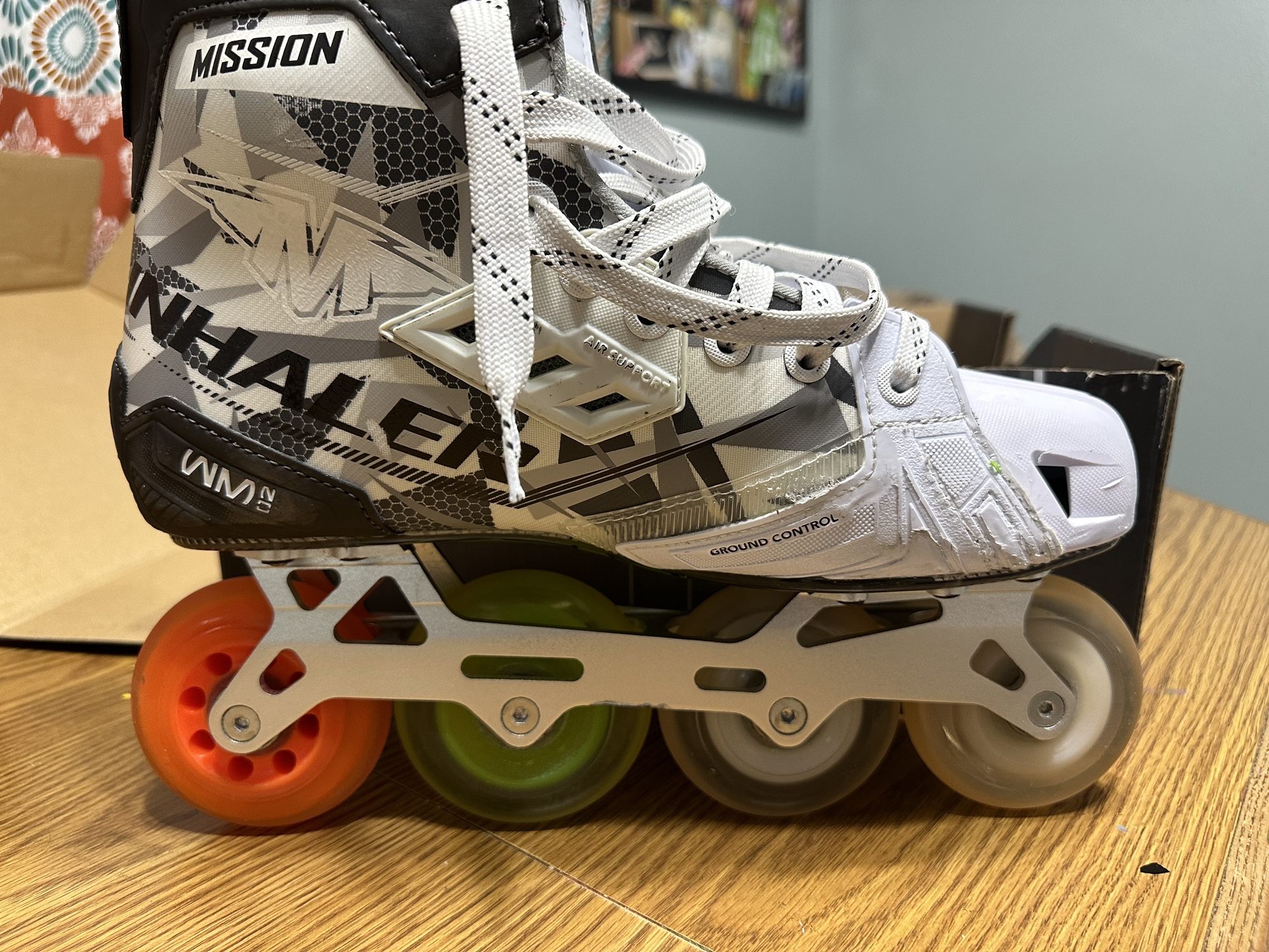 Used Mission Wide Width Size 9 Inhaler WM02 Inline Skates | SidelineSwap