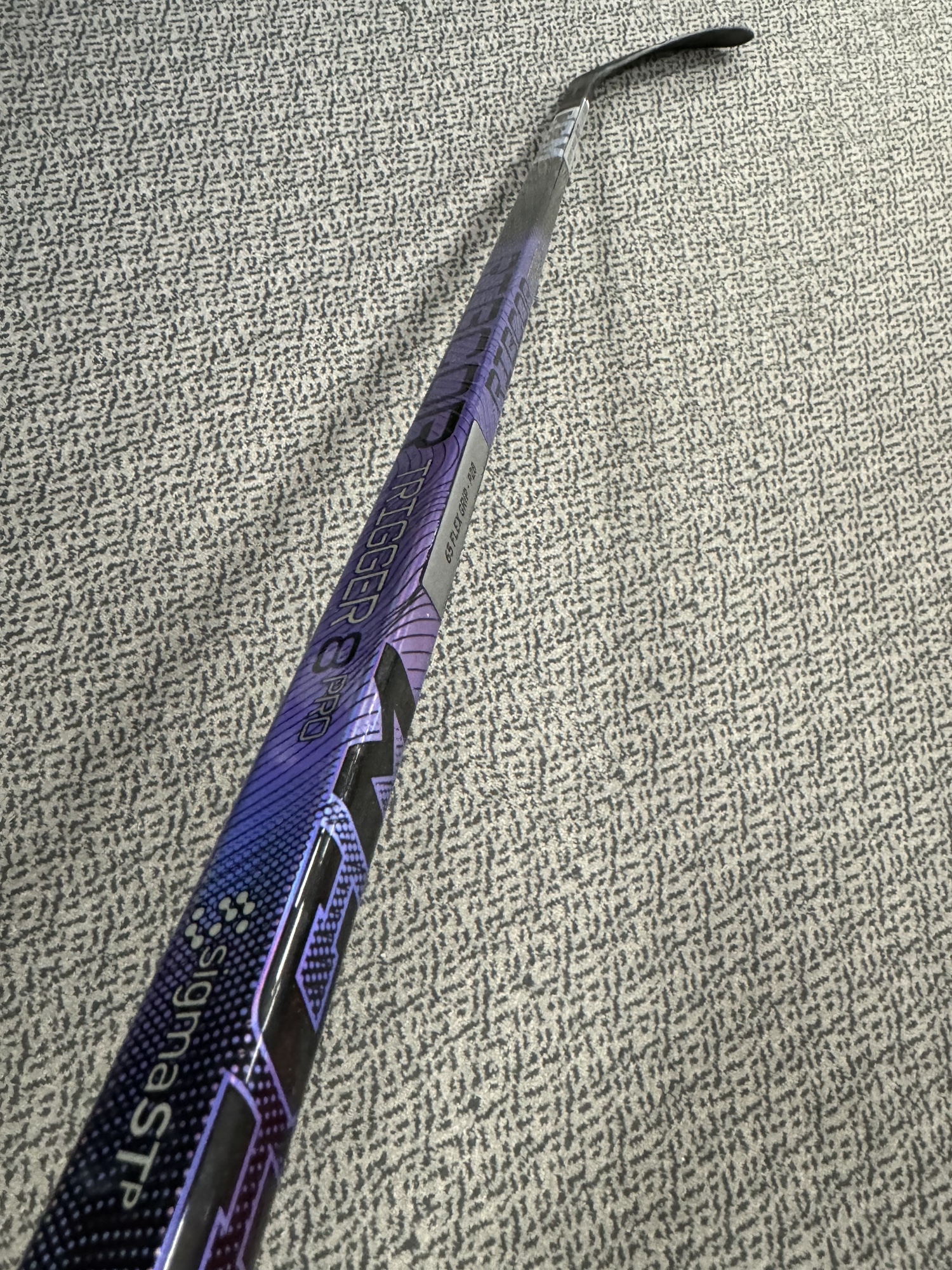 CCM Trigger 8 Pro 65 flex P28 curve left hand stick | SidelineSwap