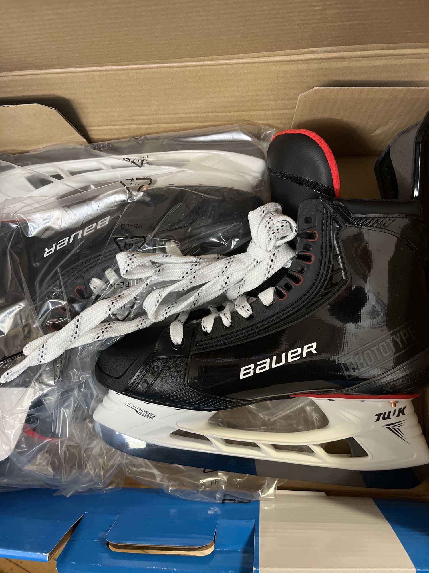 New Bauer ‘Prototype’ Vapor Hyperlite Hockey Skates | SidelineSwap