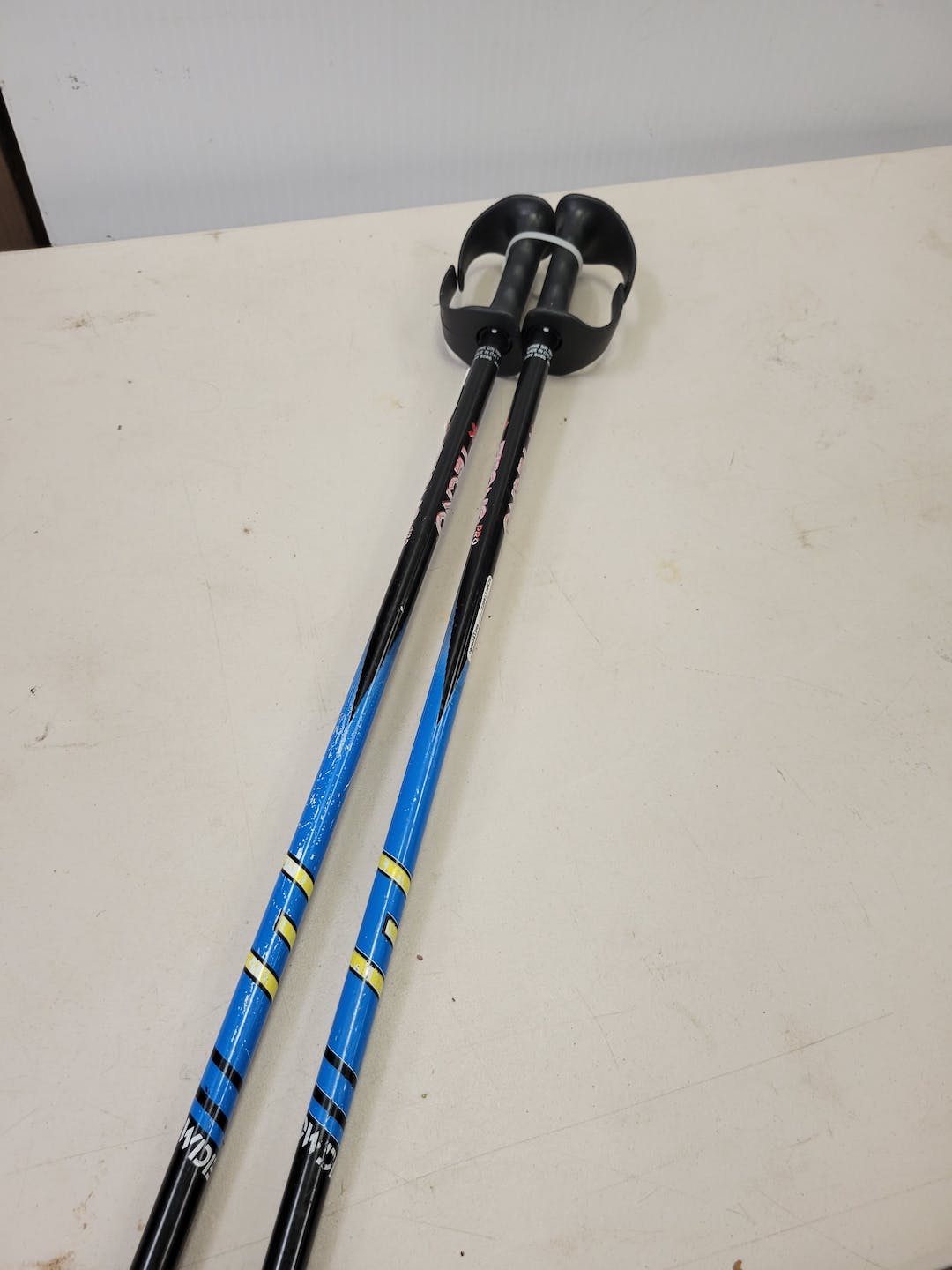 Used Tecno Pro 120 Cm 48 In Mens Downhill Ski Poles | SidelineSwap