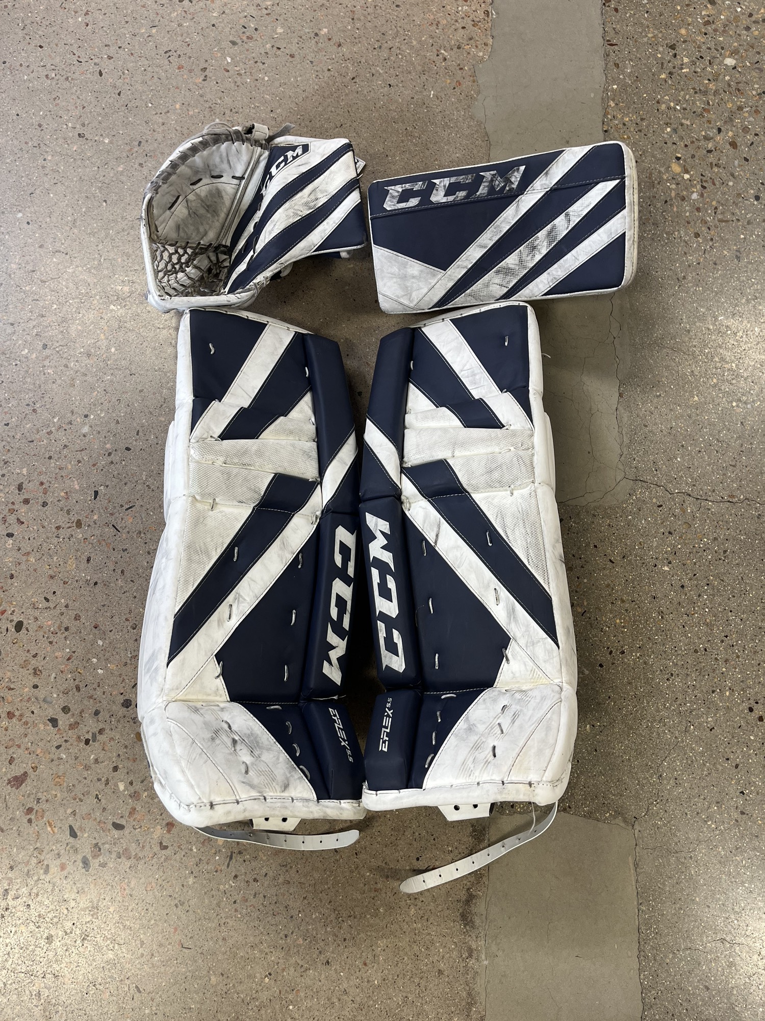 Used 28"+1 CCM Eflex 5.5 Regular Goalie Full Set | SidelineSwap