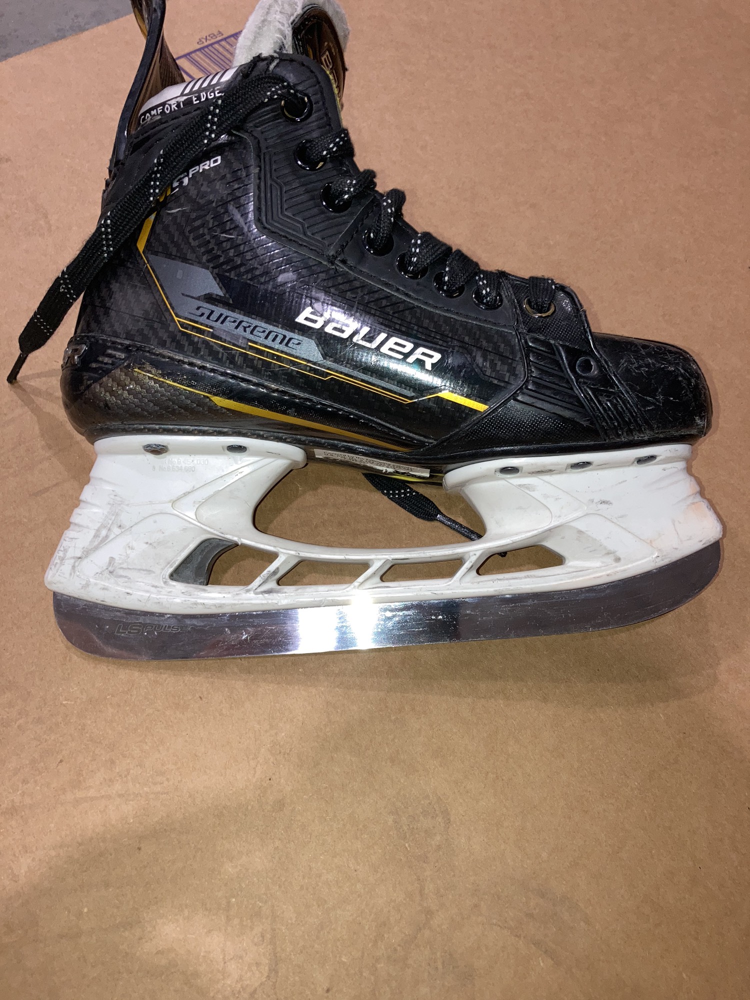 Used Intermediate Bauer Supreme M5 Pro Hockey Skates 4.0 - Intermediate ...