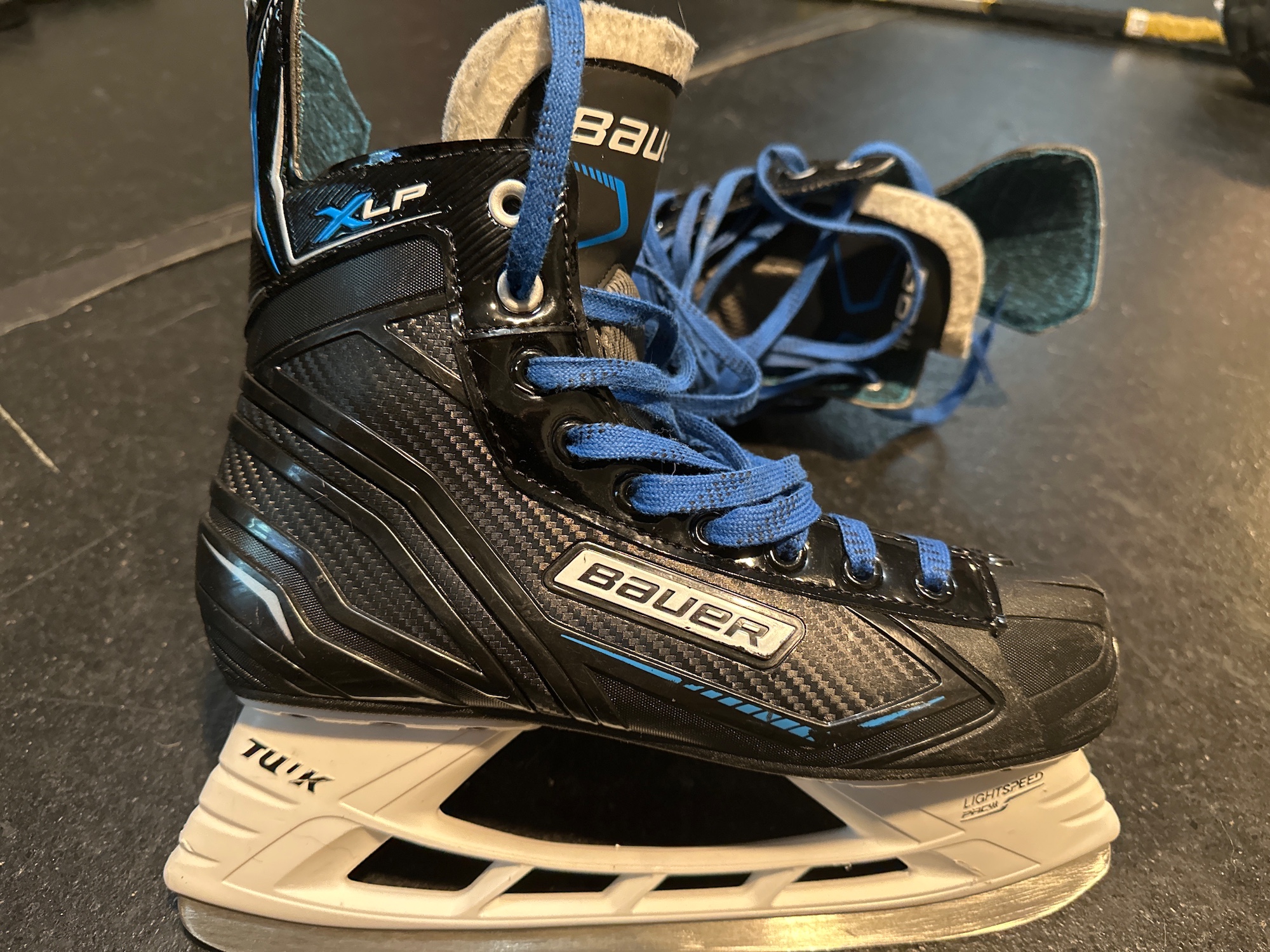 Used Bauer Regular Width 8 XLP Hockey Skates | SidelineSwap