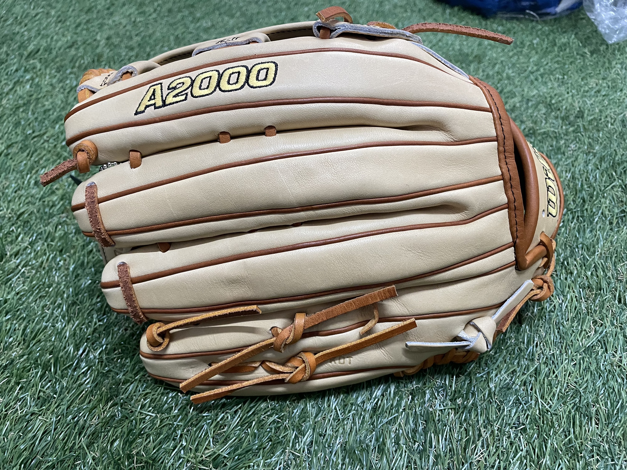 Outfield 12.75" A2000 1799 Baseball Glove | SidelineSwap