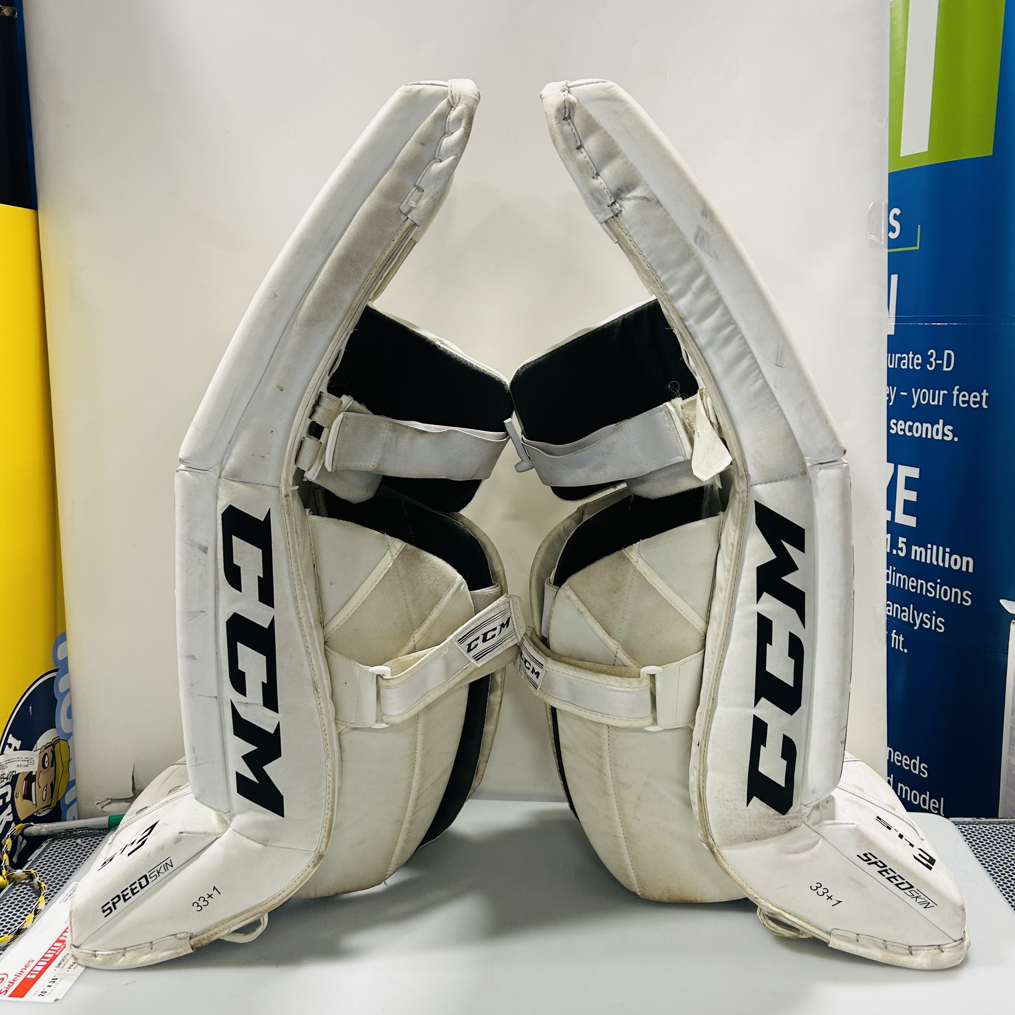 33 Ccm Extreme Flex E4 5 Goalie Leg Pads Sidelineswap