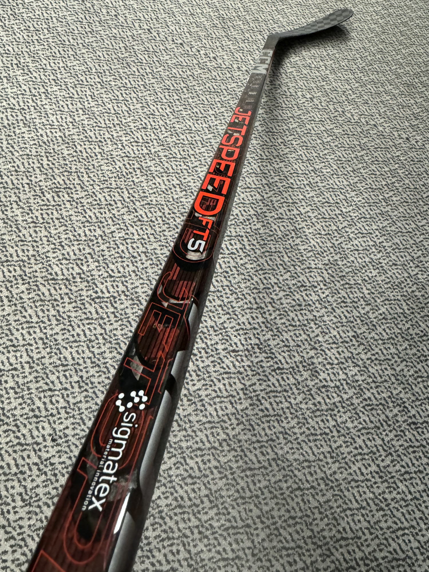 CCM Jetspeed FT5 65 Flex P28 curve right hand stick | SidelineSwap