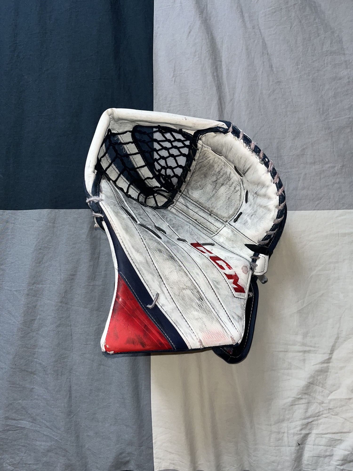 CCM EFlex 5 Pro Stock Glove | SidelineSwap